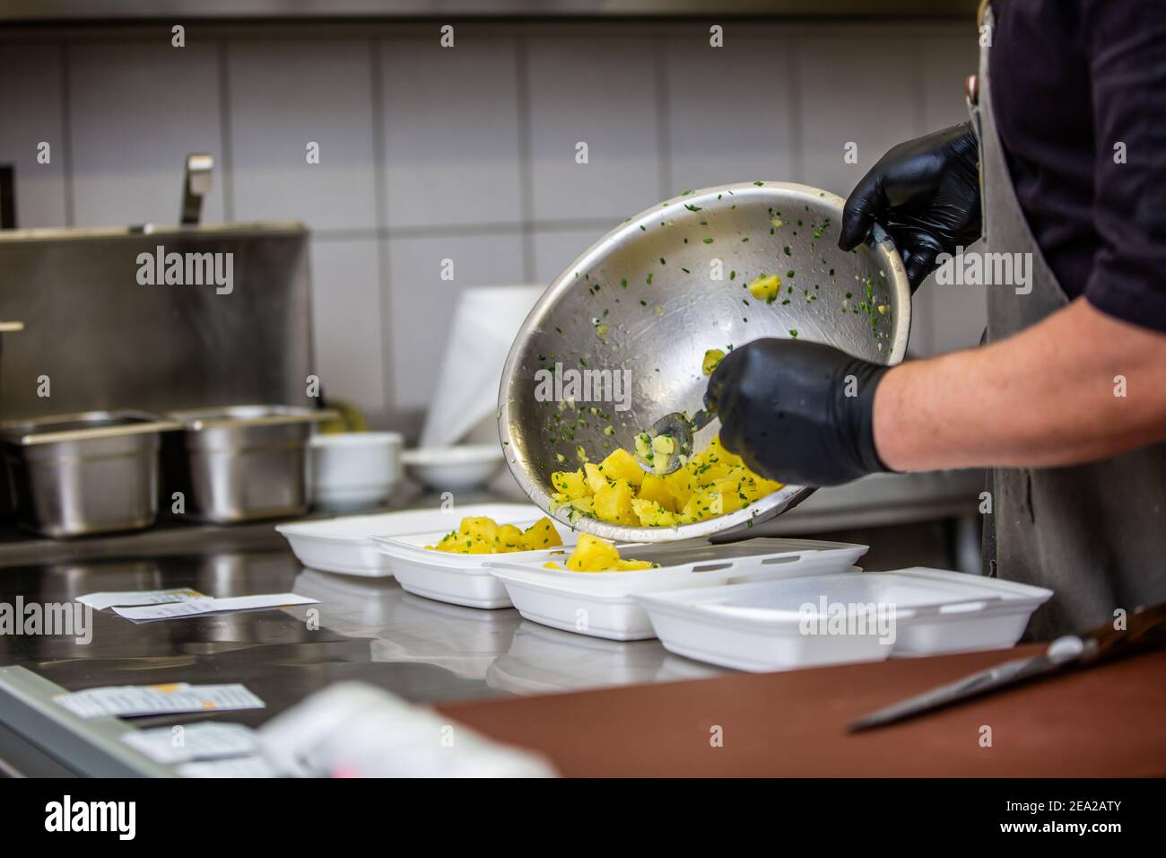 Aluminum cookware hi-res stock photography and images - Alamy