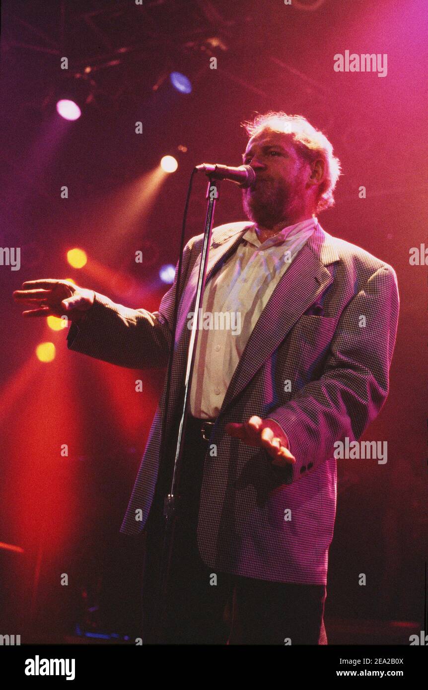Joe cocker in concert hi-res stock photography and images - Alamy