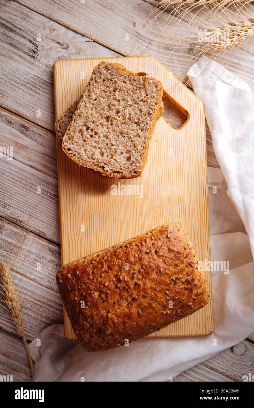 Side view on fresh baked cut whole wheat bread Stock Photo - Alamy