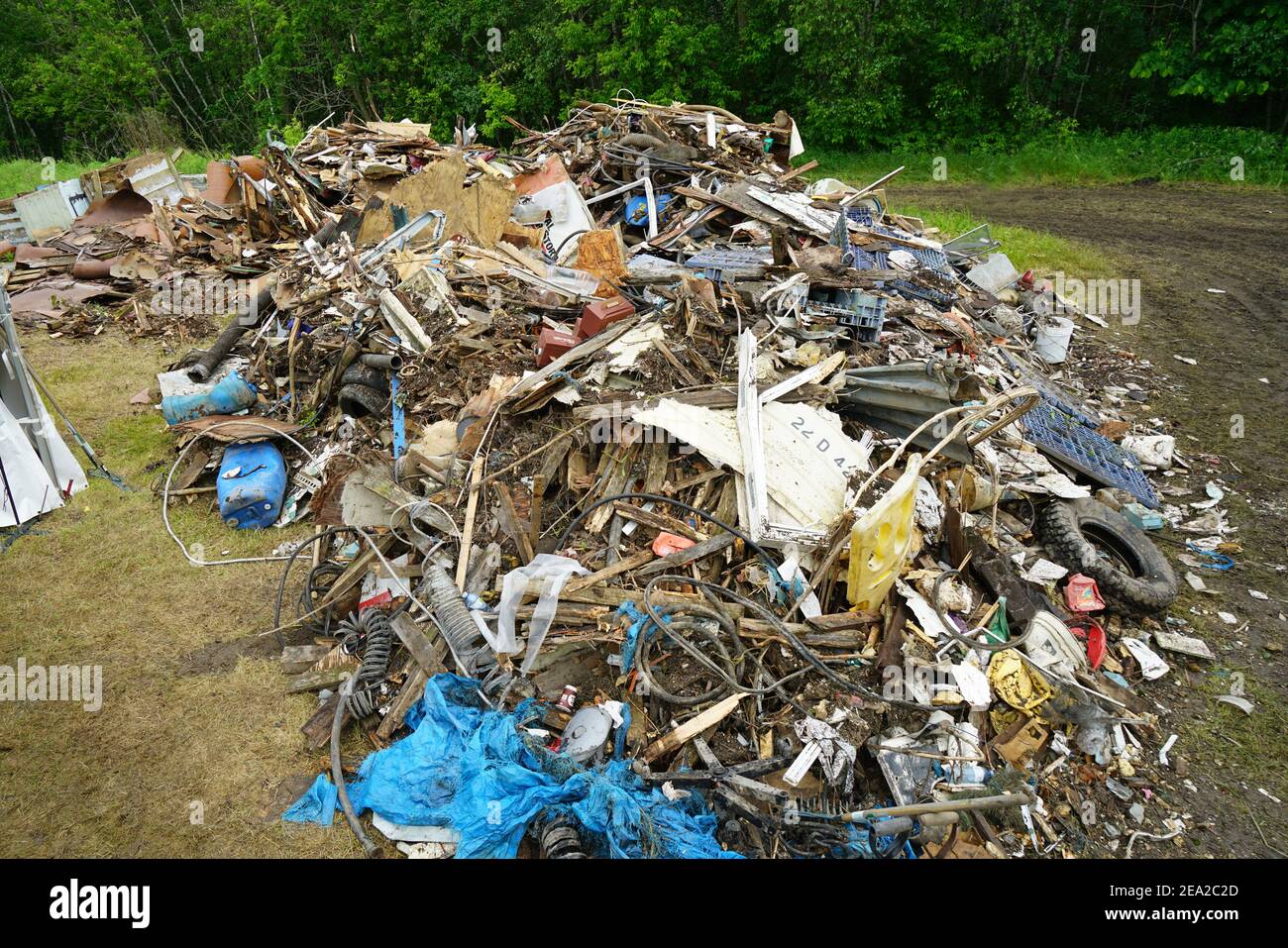 Junk pile hi-res stock photography and images - Alamy