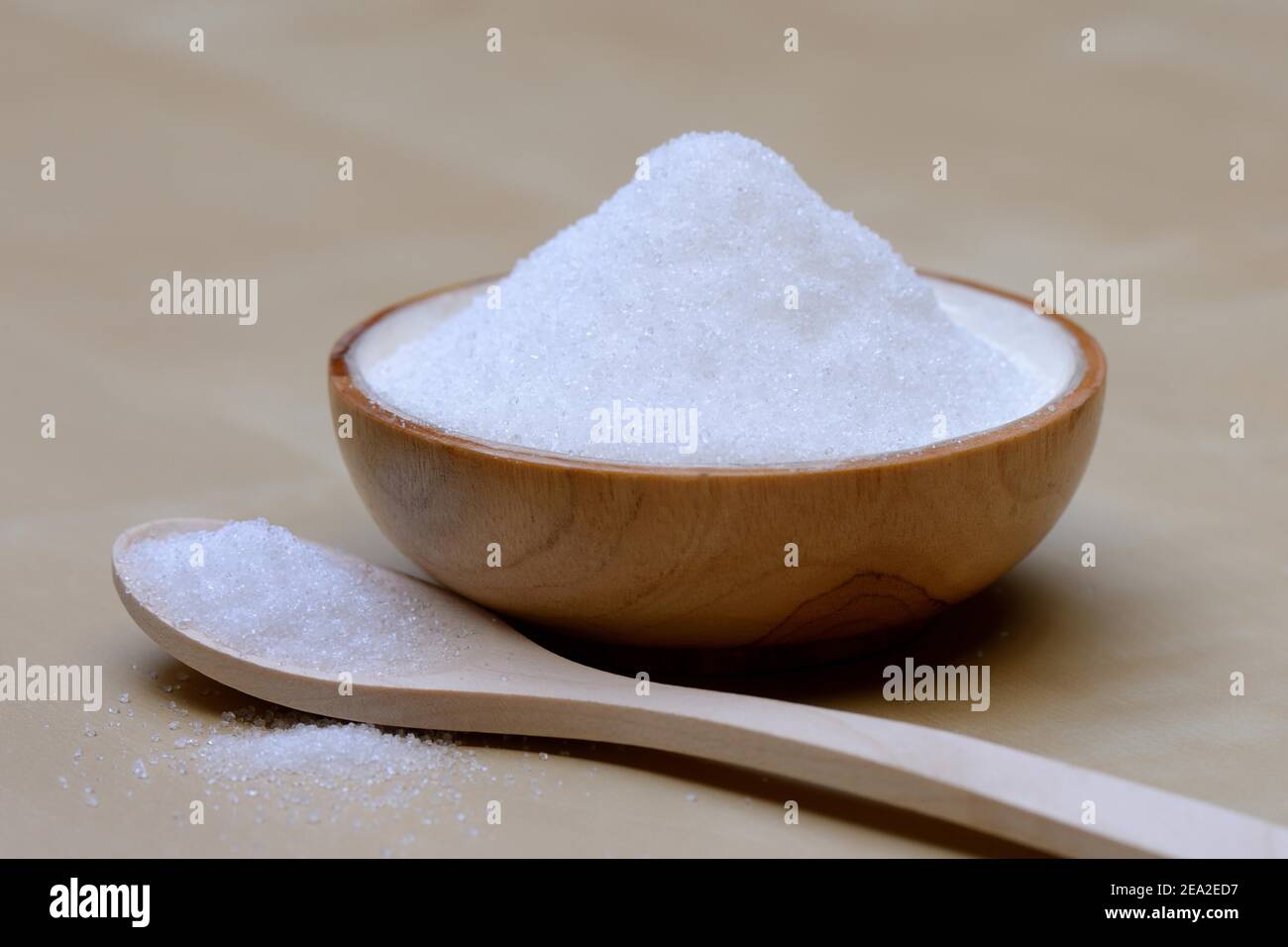 Birch sugar in bowl and spoon, xylitol, xylitol Stock Photo - Alamy