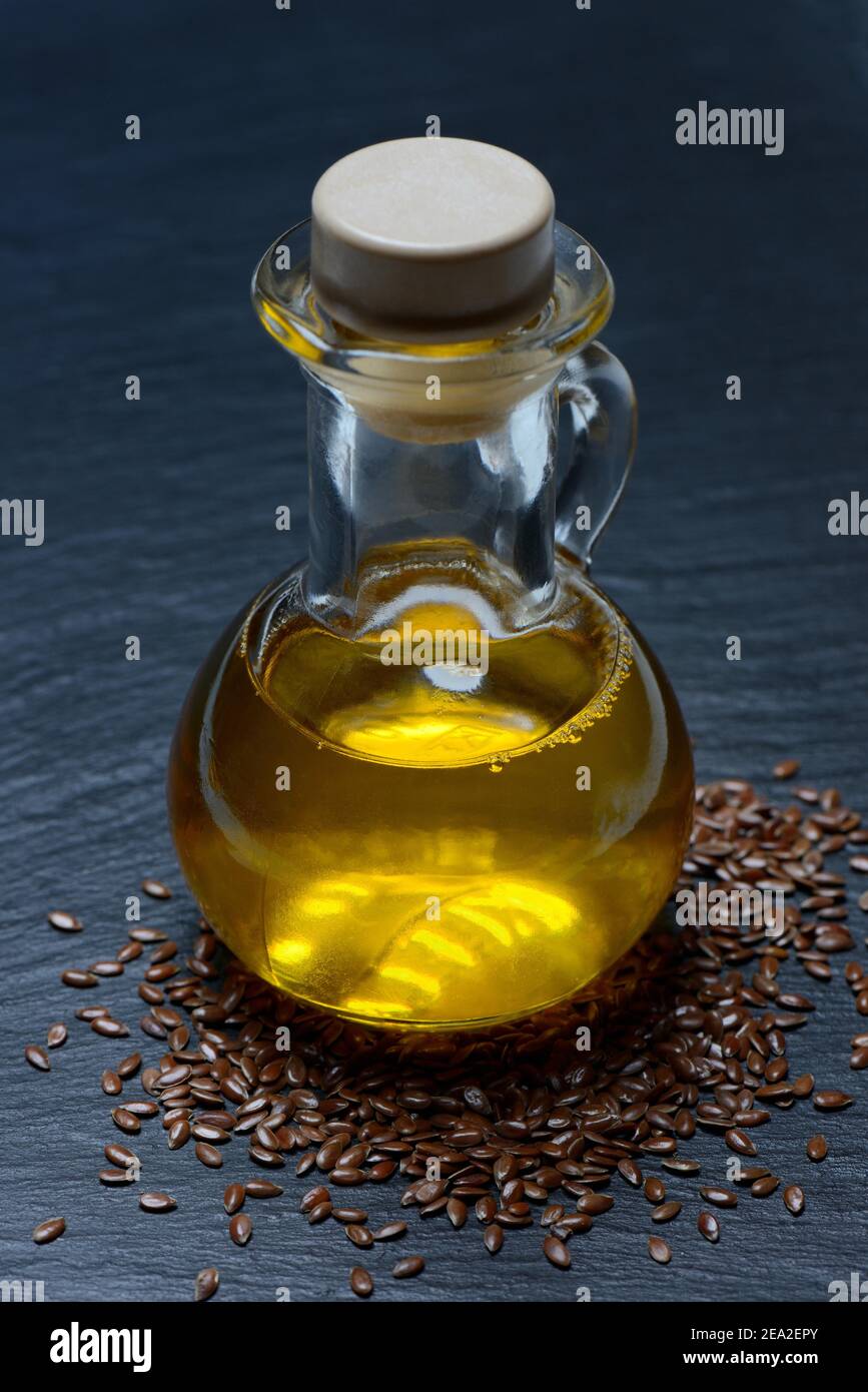 Linseed ( Linum usitatissimum) and linseed oil in bottle Stock Photo ...