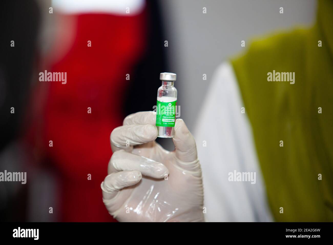 A Health worker holding an ampule of Covishield vaccine covid-19 during ...