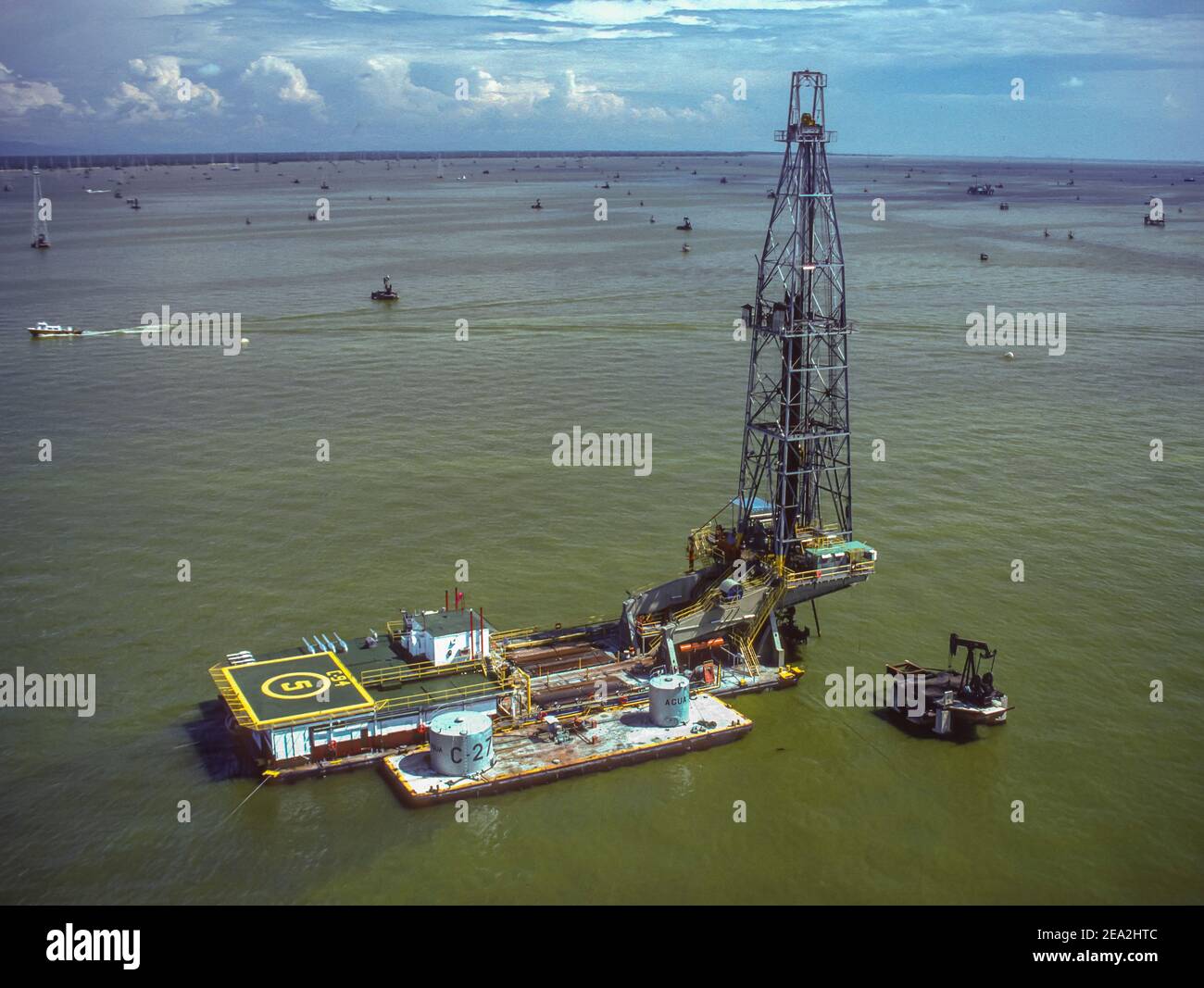 Venezuela oil and rig hi-res stock photography and images - Alamy