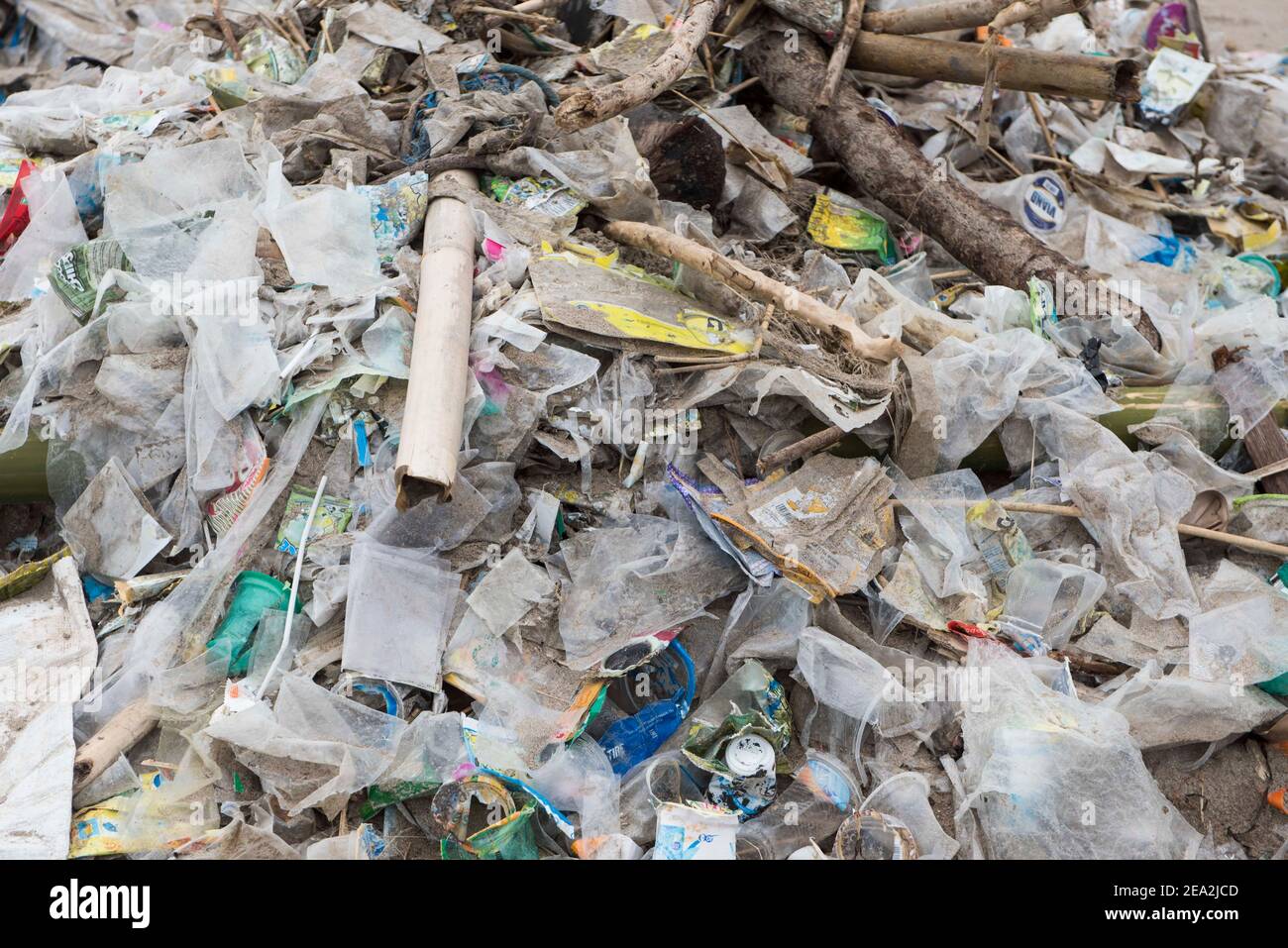 Bali beach plastic debris hi-res stock photography and images - Alamy