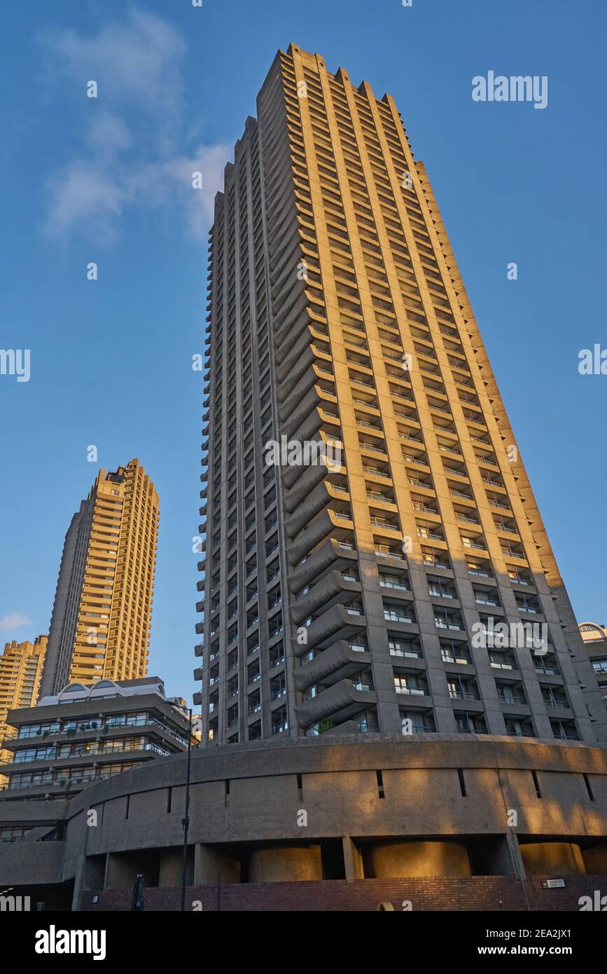 1970s high rise flats hi-res stock photography and images - Alamy