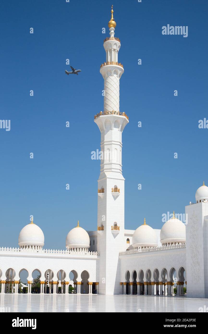 Famous Sheikh Zayed mosque in Abu Dhabi, United Arab Emirates Stock ...