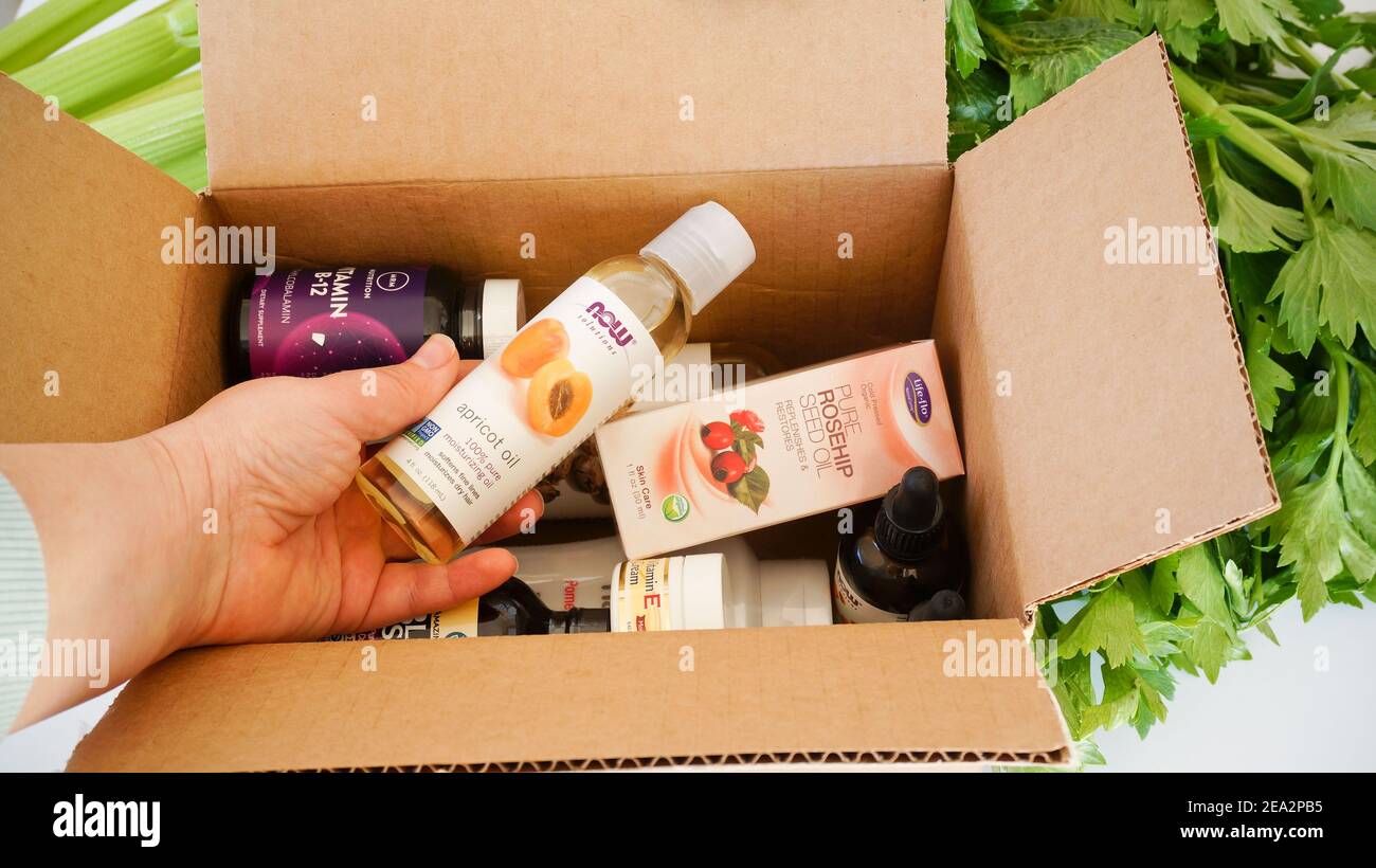 Box for products hi-res stock photography and images - Alamy