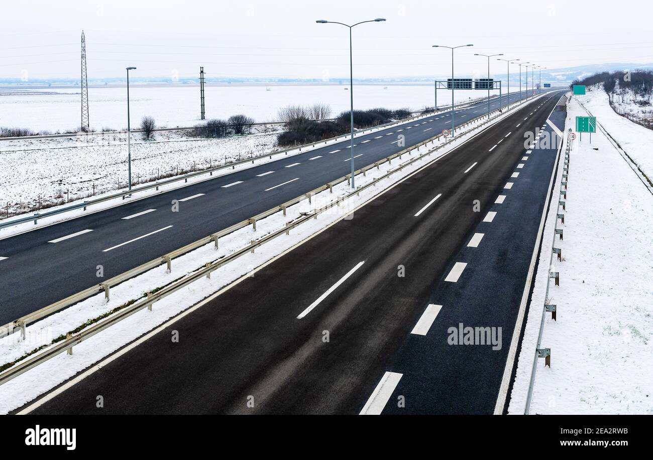 Silent freeway road in snowy winter season. Asphalt highway background ...