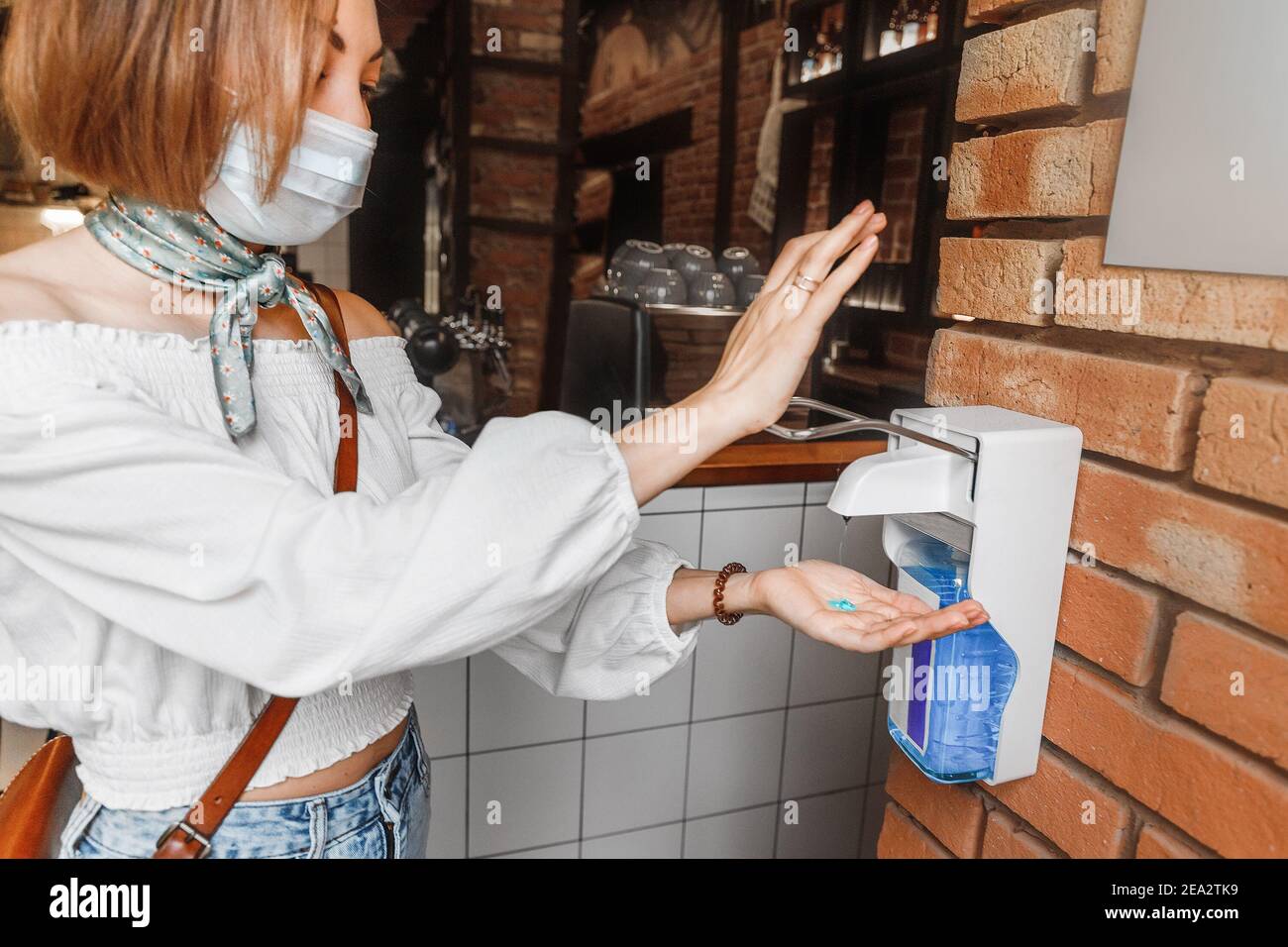 Restaurant must wash hands hi-res stock photography and images - Alamy