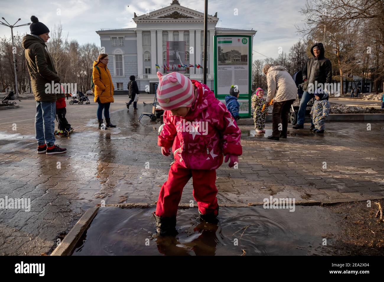 Russian street children hi-res stock photography and images - Alamy