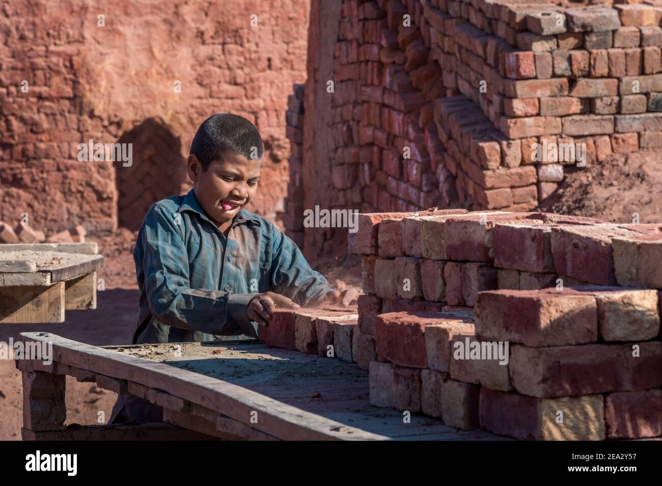 Brick kiln/factory near Lahore, Punjab, Pakistan Stock Photo - Alamy