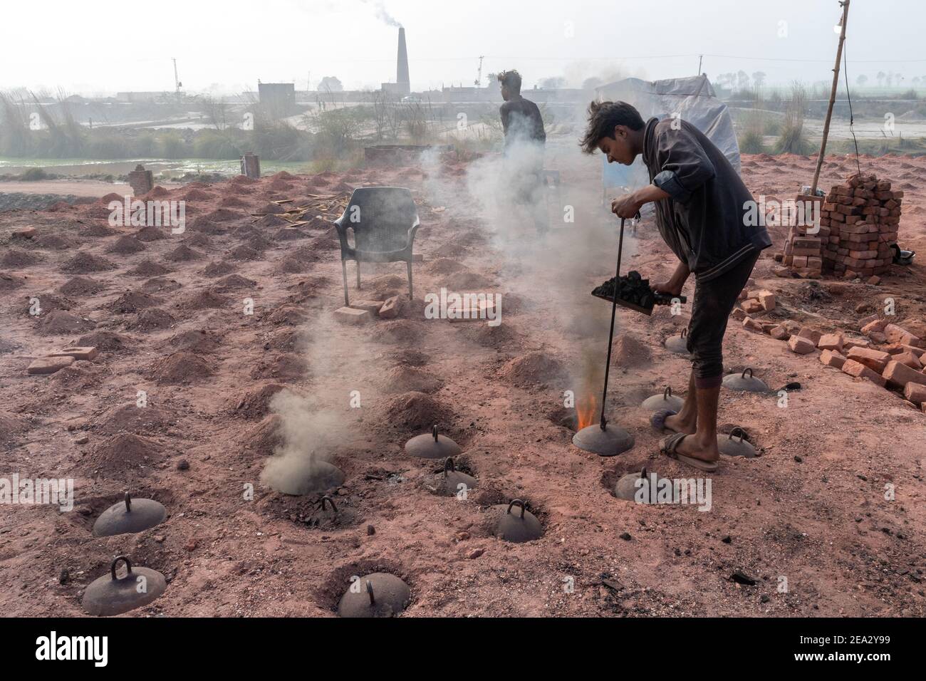 Pakistan punjab brick factory hi-res stock photography and images - Alamy