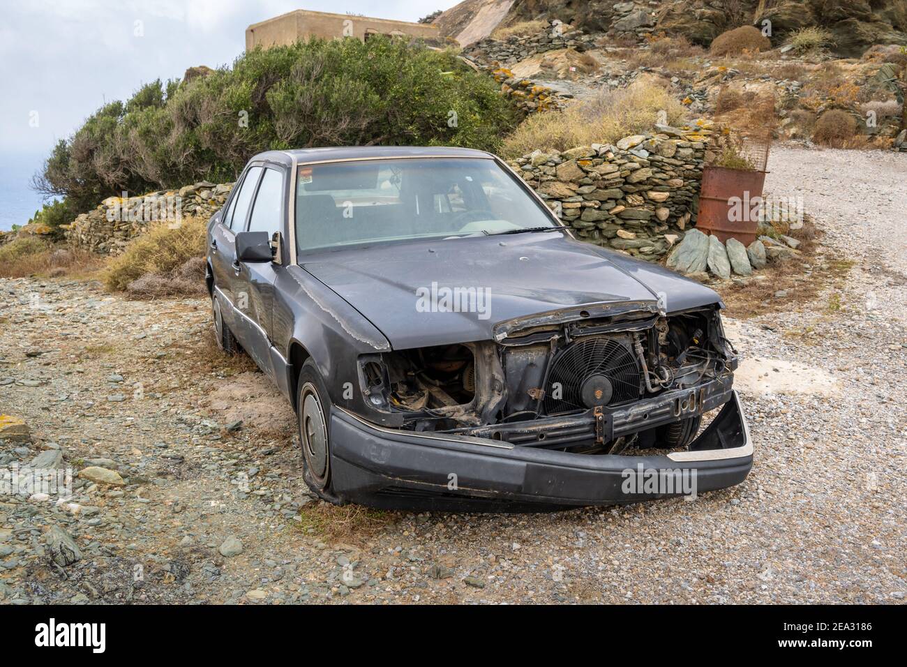 Abandoned mercedes benz car hi-res stock photography and images - Alamy