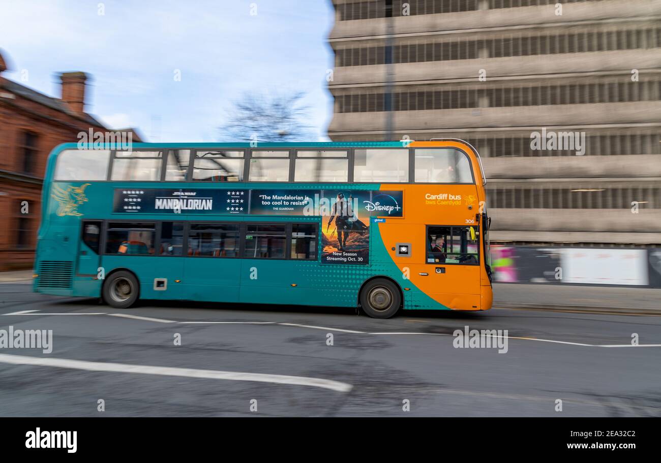 Cardiff bus hi-res stock photography and images - Alamy