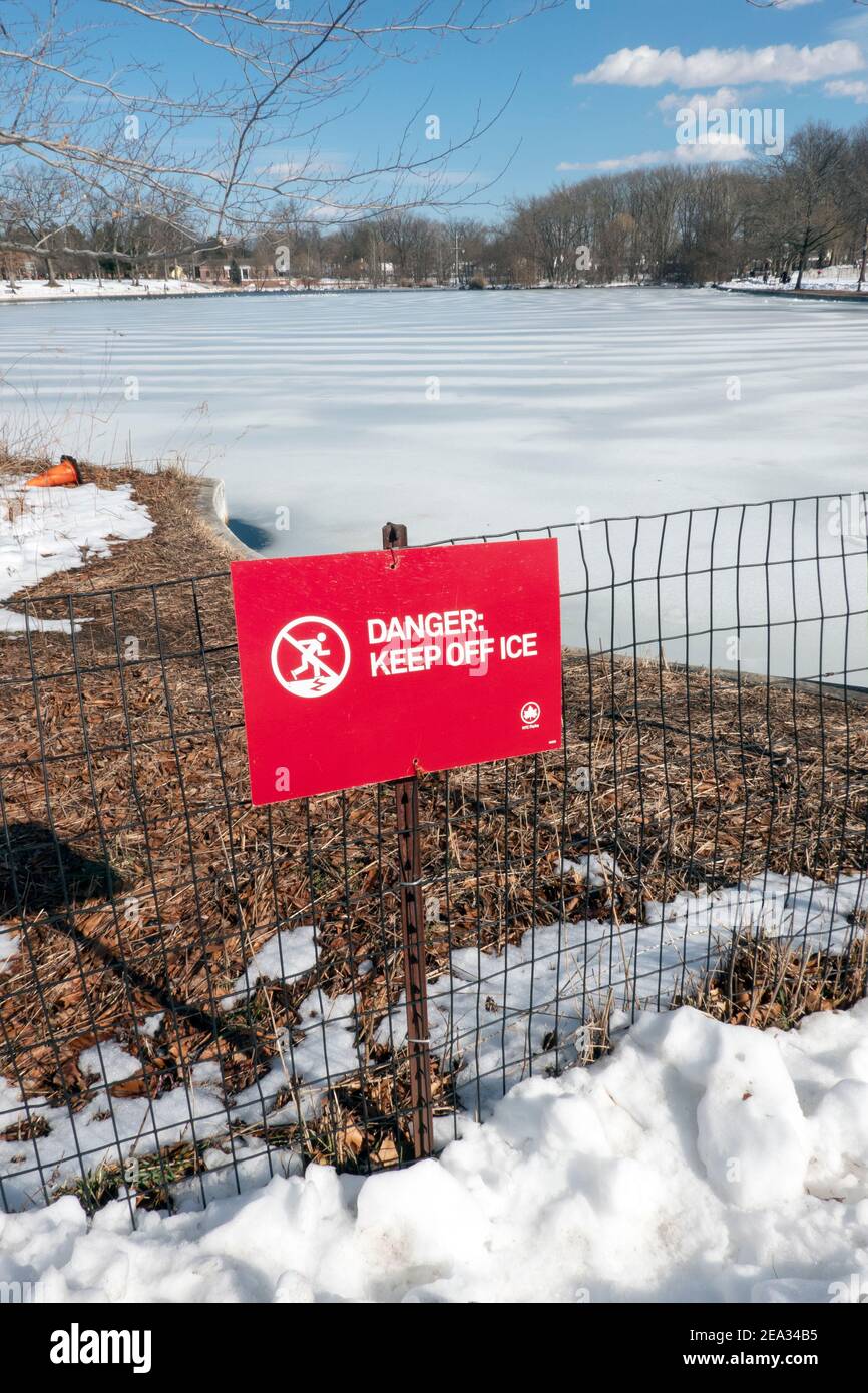 Keep of the ice sign hi-res stock photography and images - Alamy