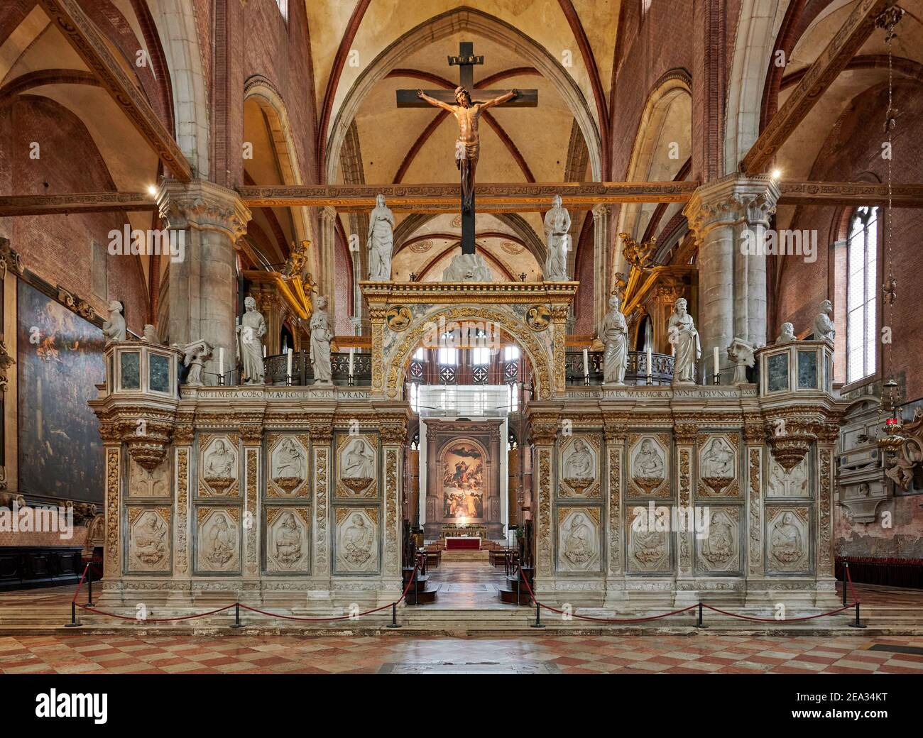 interior shot of Basilica Santa Maria Gloriosa dei Frari, San Polo ...