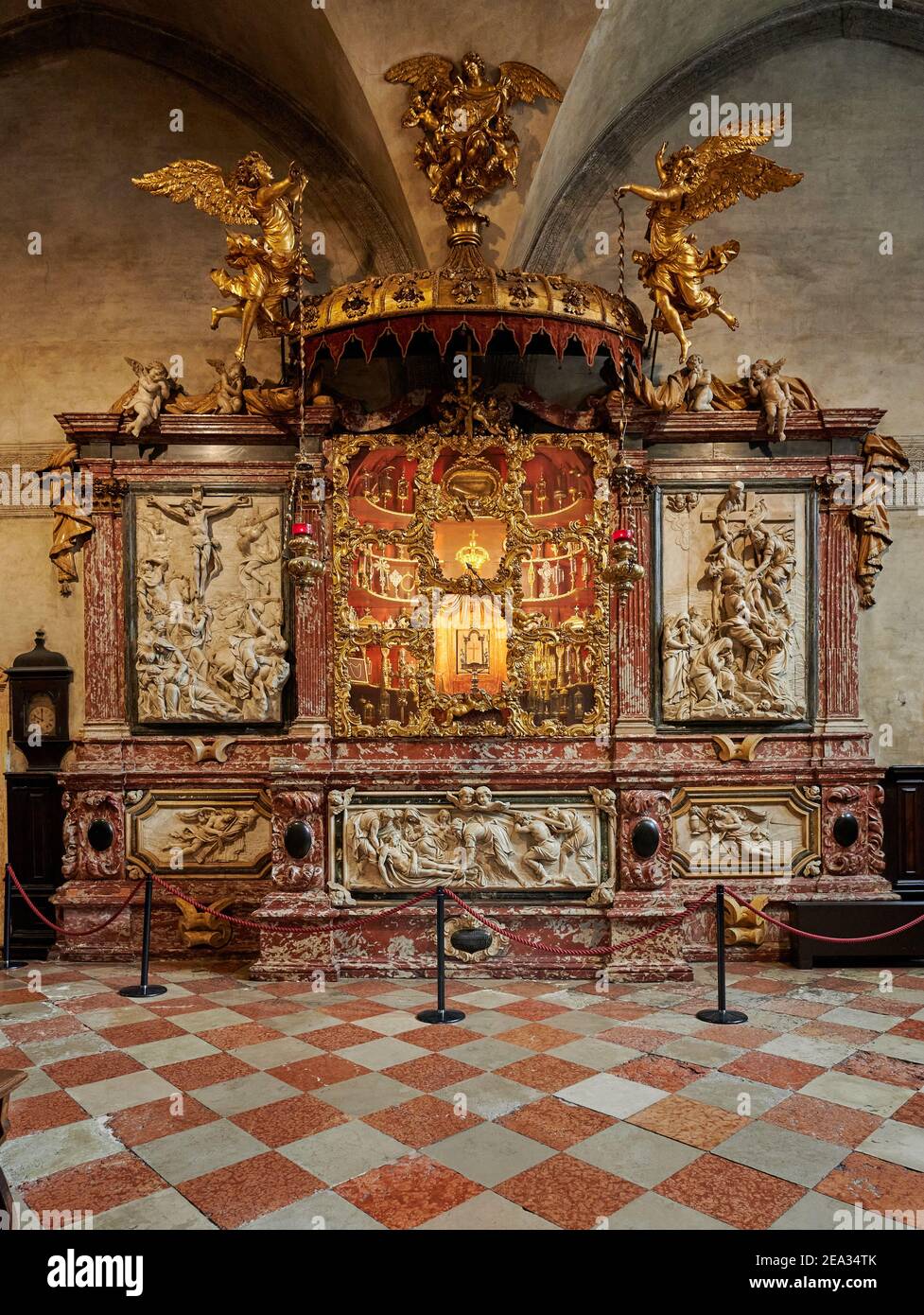 Altar of relics hi-res stock photography and images - Alamy