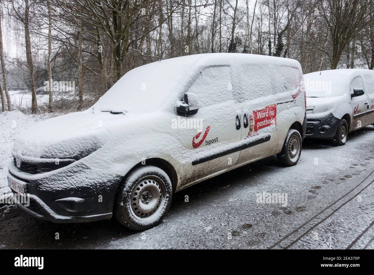 Delivery vehicles hi-res stock photography and images - Alamy