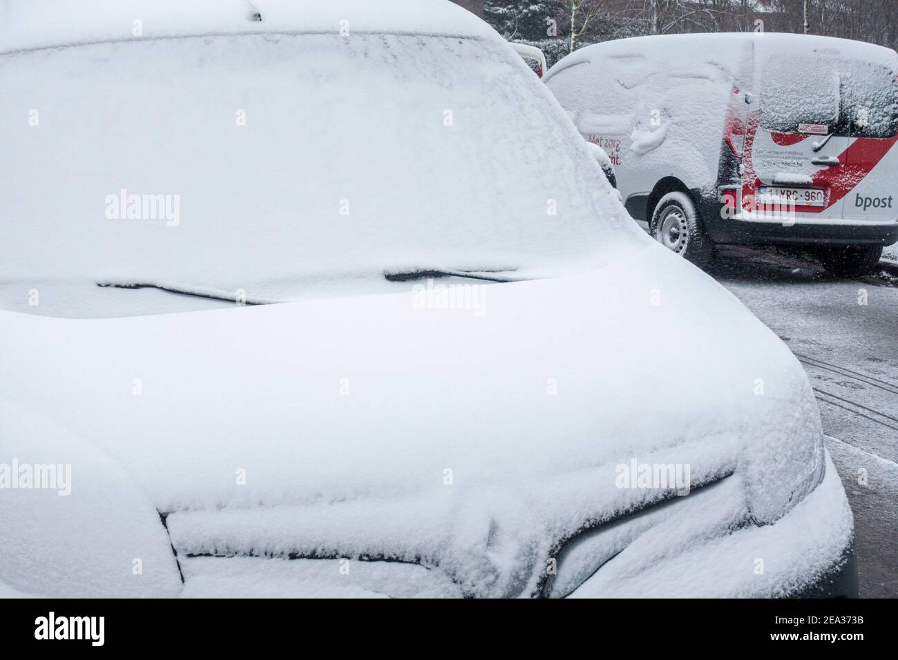 Delivery shield hi-res stock photography and images - Alamy