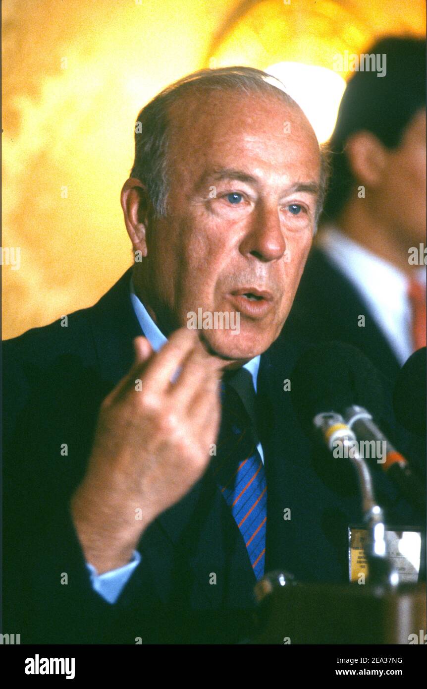George shultz hi-res stock photography and images - Alamy