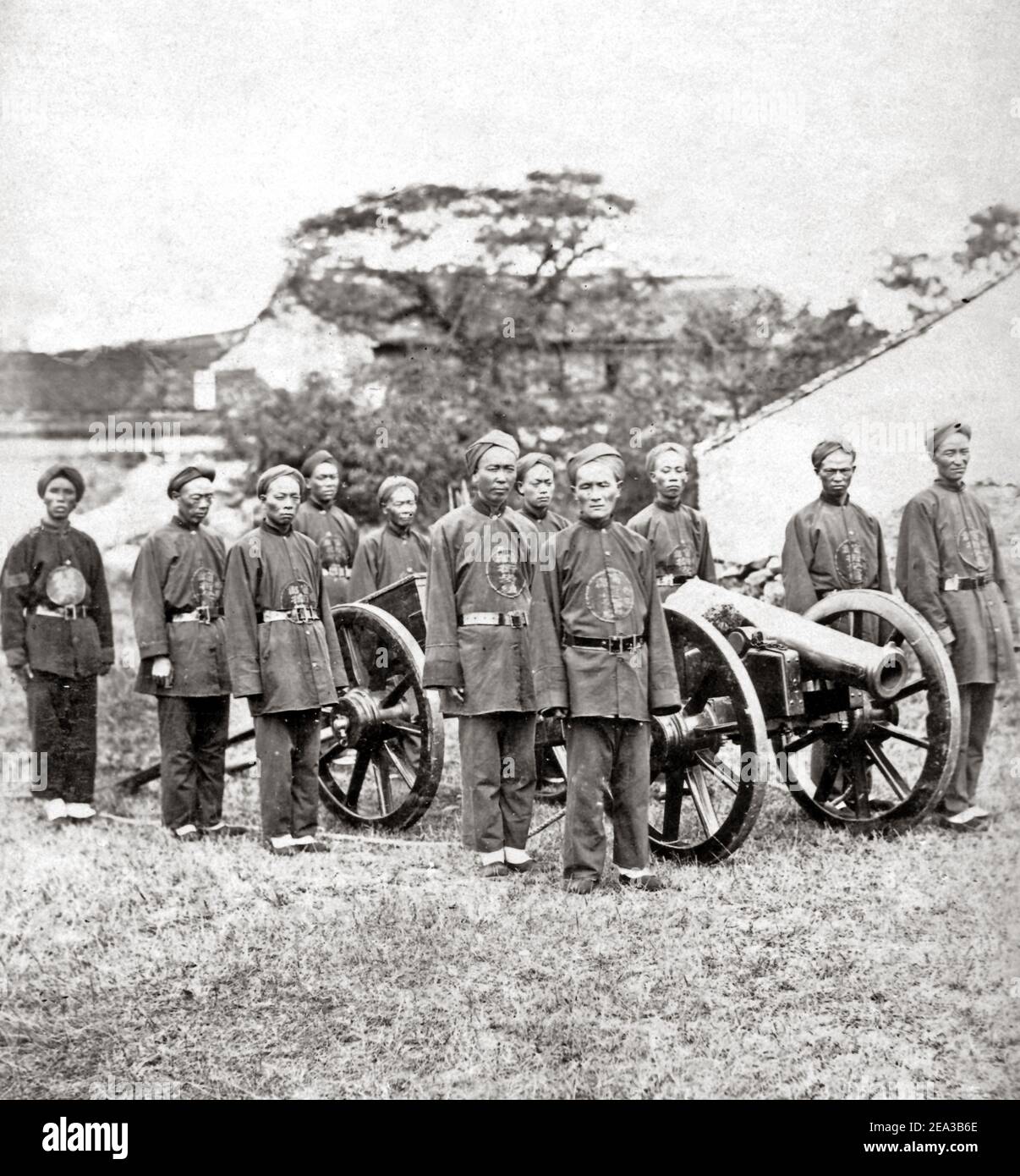 Late 19th century photograph - Chinese army, artillery, cannon ...