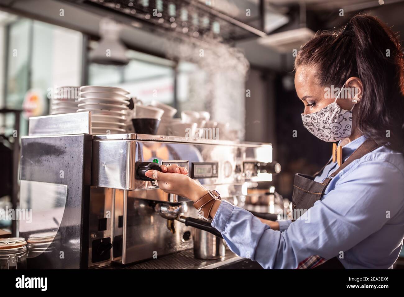 Waitress wearing face mask coffee hi-res stock photography and images ...