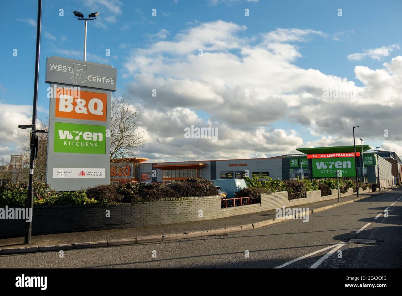 London- West 5 Centre, a retail park in West London with B & Q and Wren ...