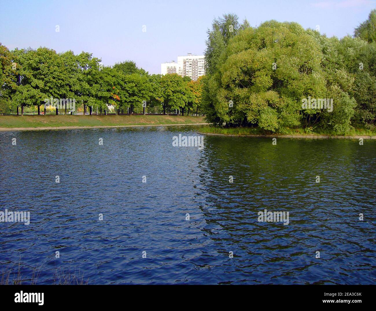 summer in city park at august Stock Photo - Alamy