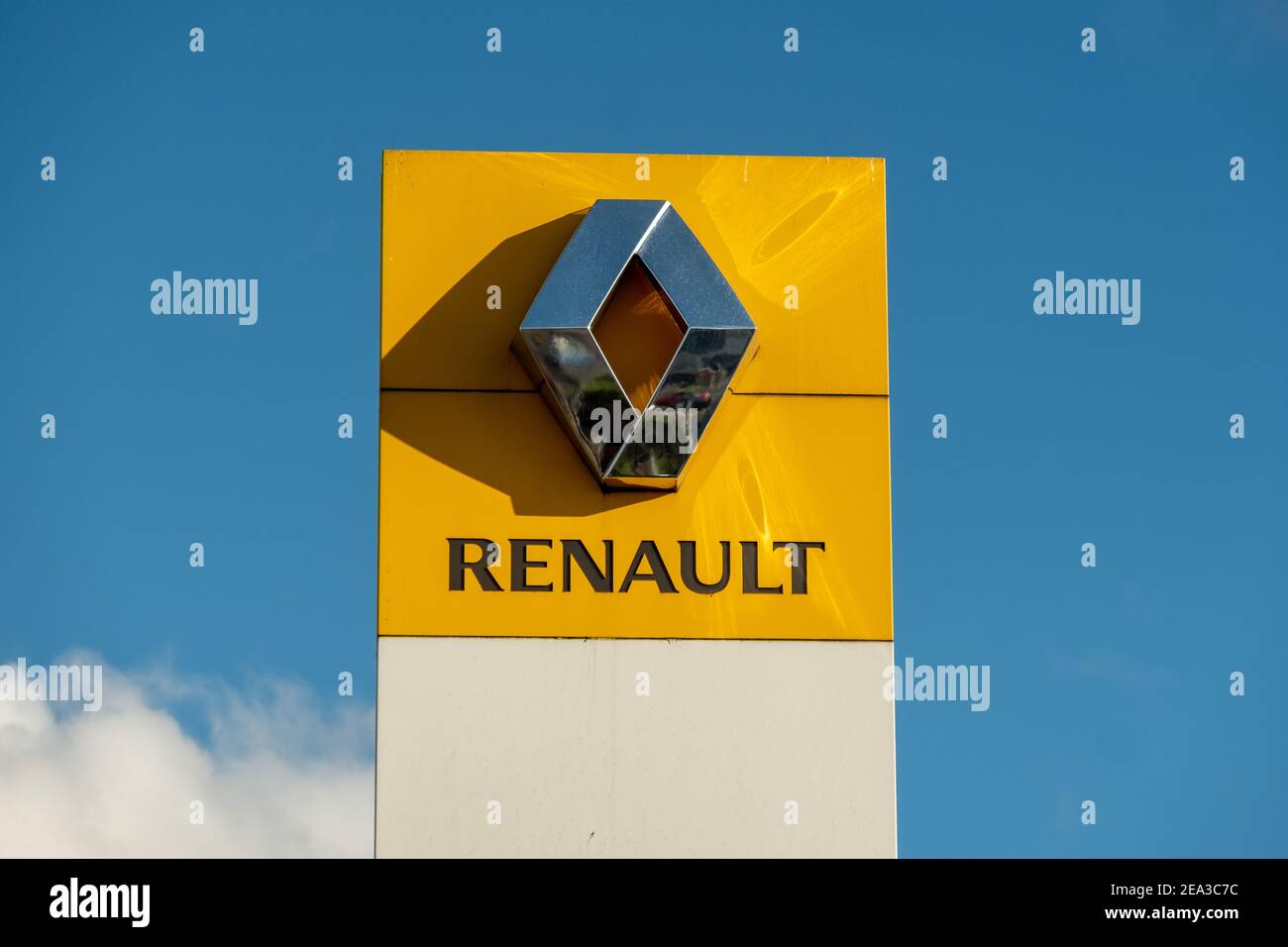 Renault symbol hi-res stock photography and images - Alamy