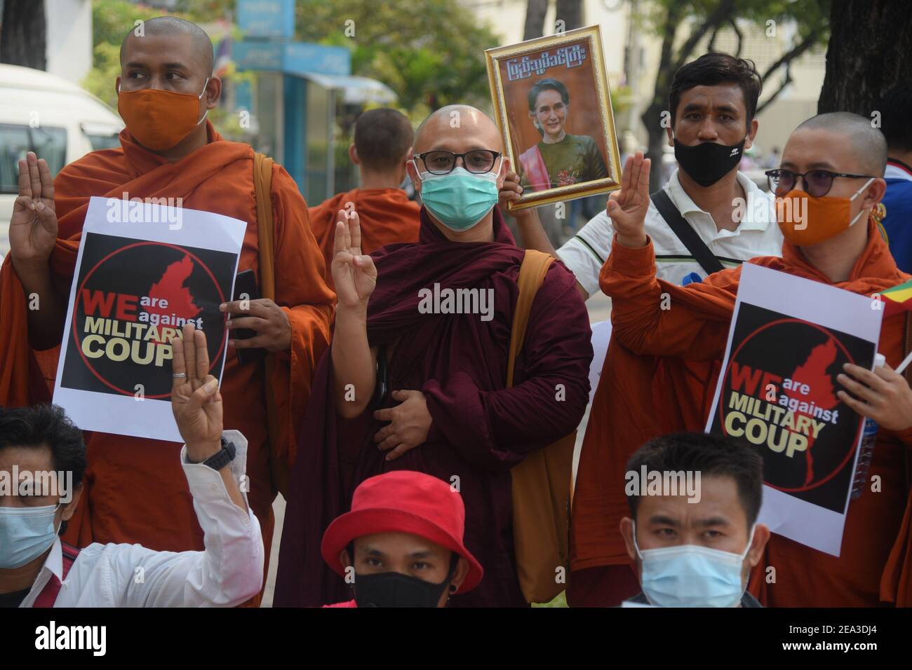 Thai monk coup hi-res stock photography and images - Alamy