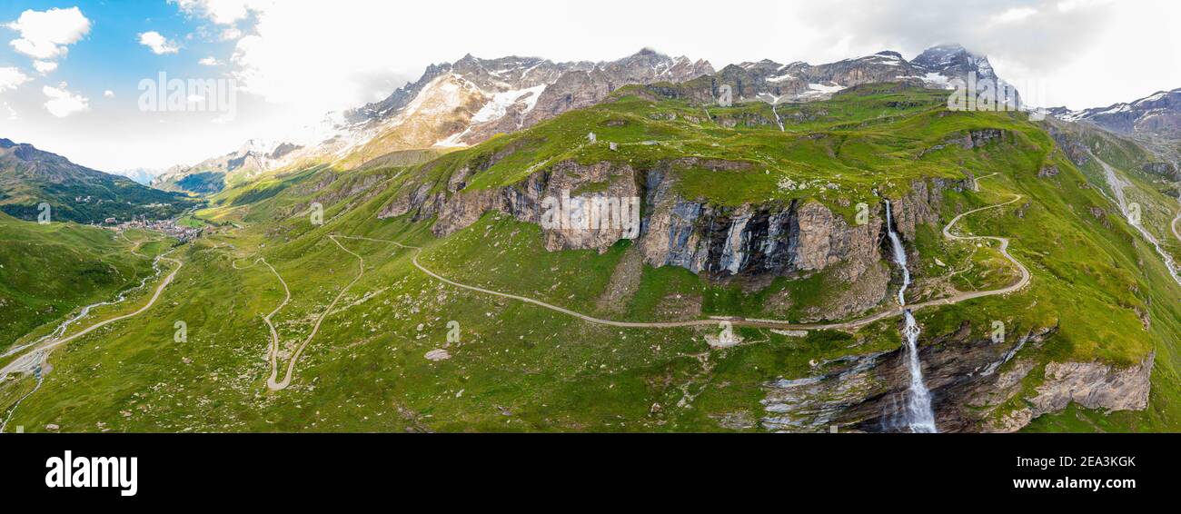 Wide view lush valley hi-res stock photography and images - Alamy