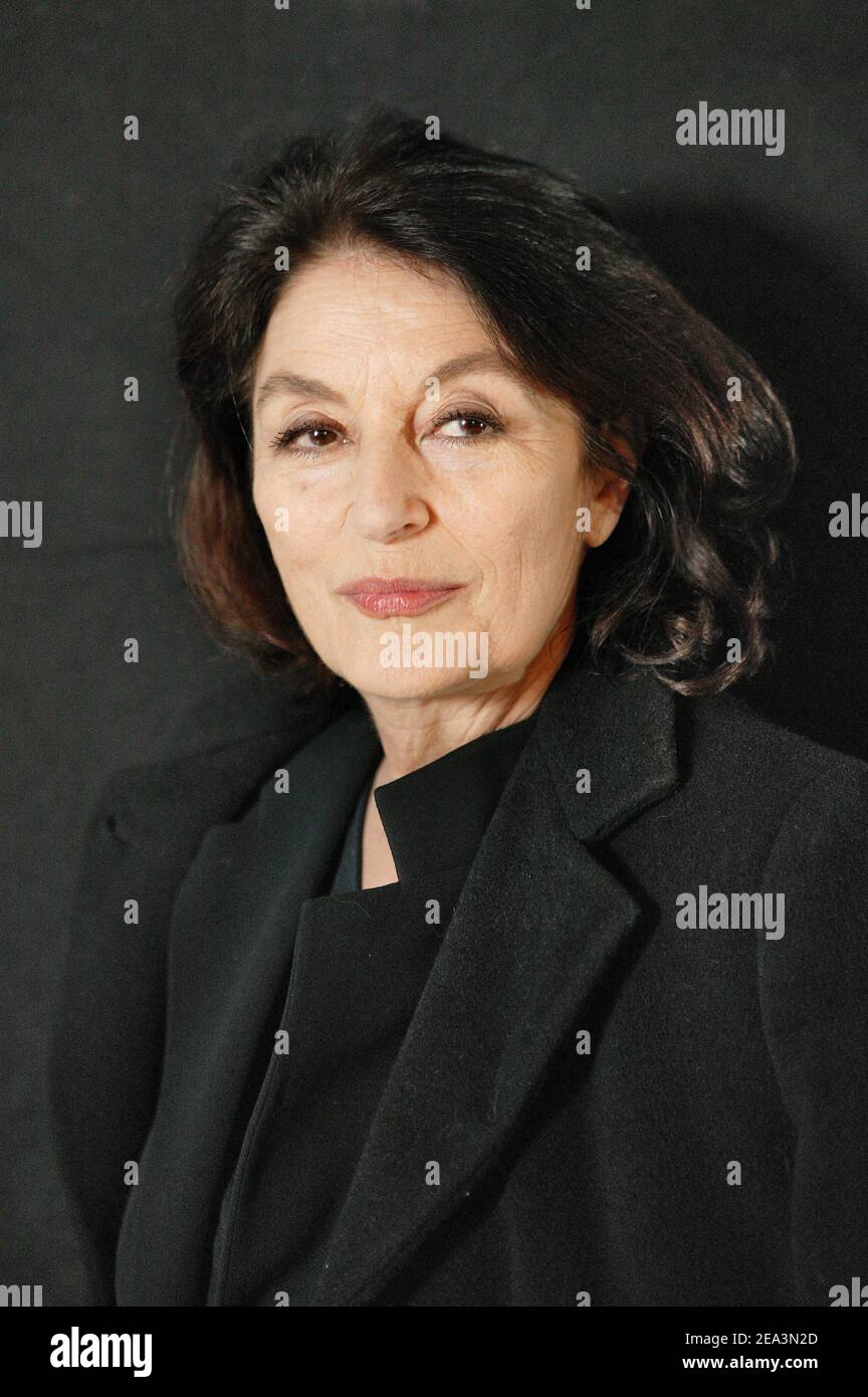 French actress Anouk Aimee poses prior the 'Carte Noire Cine Roman ...