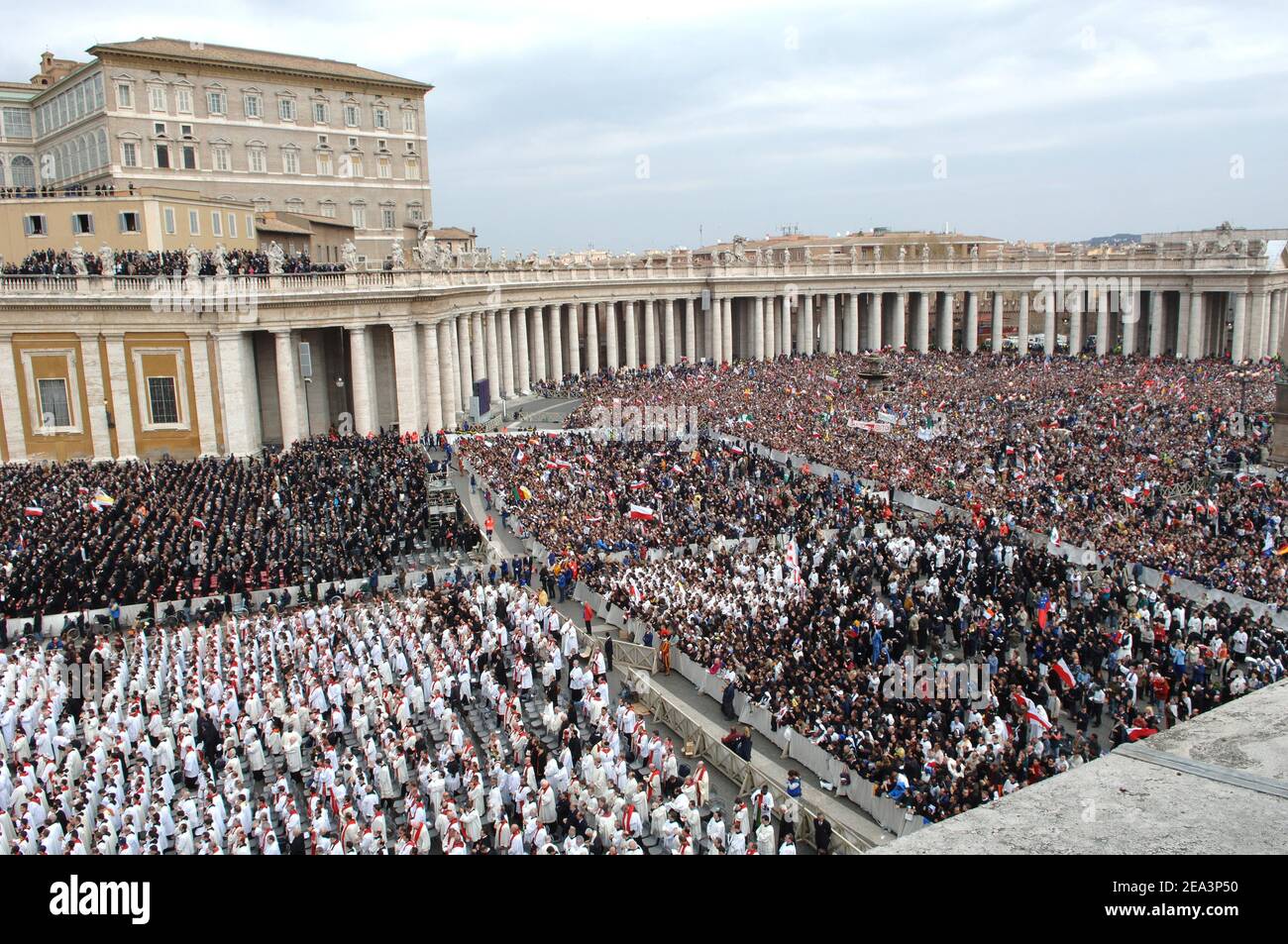 Pope John-Paul II's funeral on St Peter's Square at Vatican City on ...