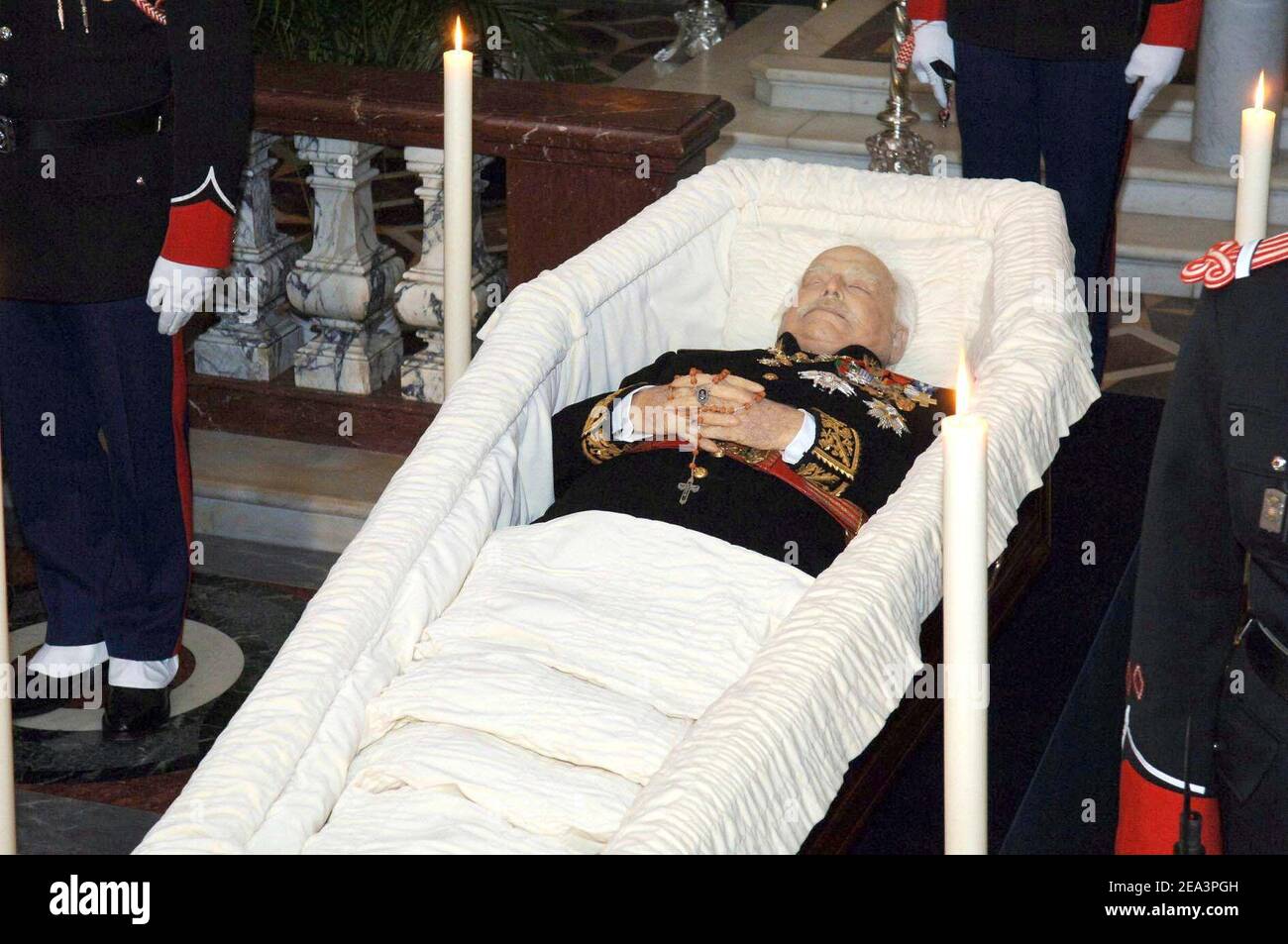 The mortal remains of Prince Rainier III are exposed in the Monaco ...