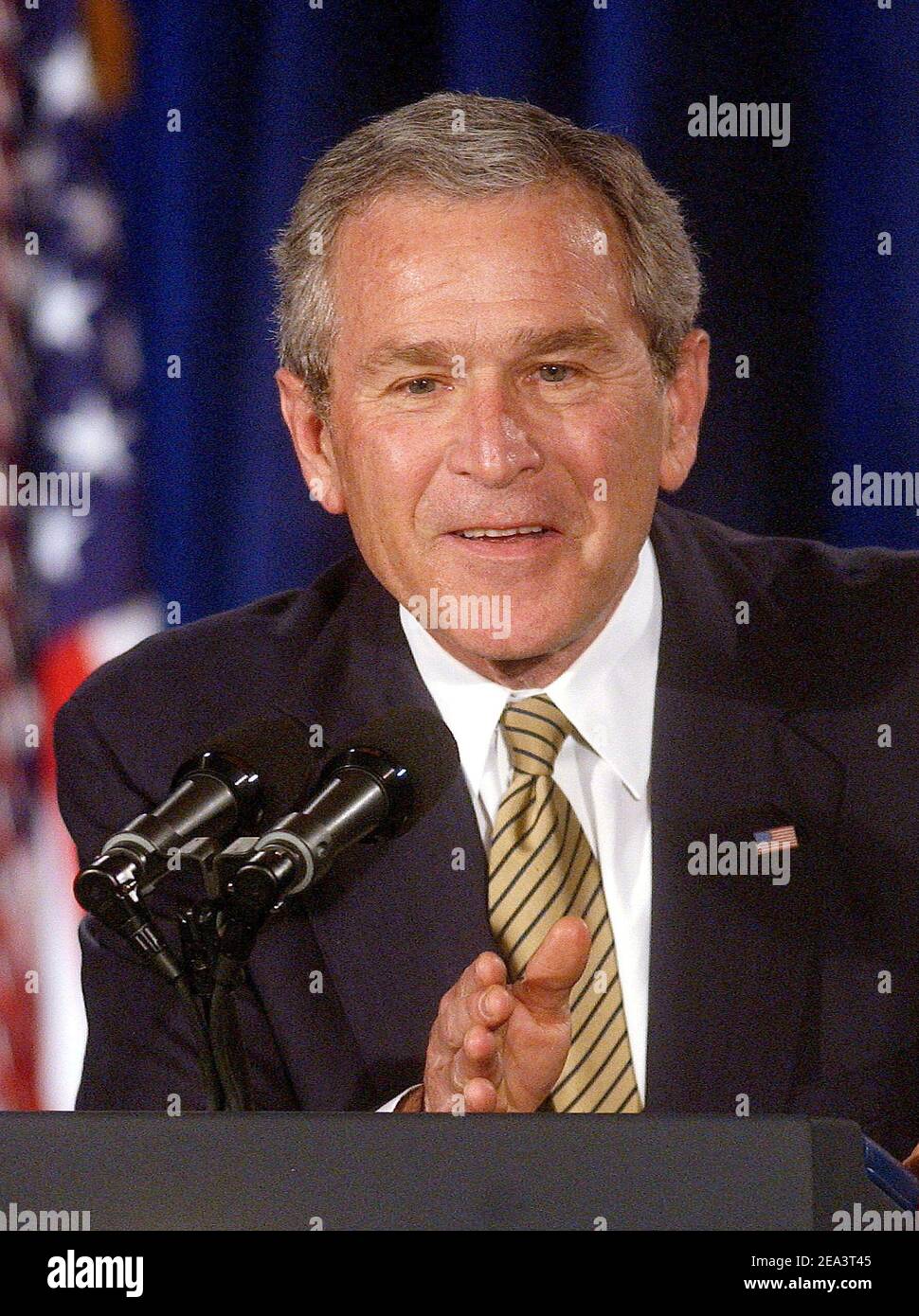 George w bush newspaper hi-res stock photography and images - Alamy