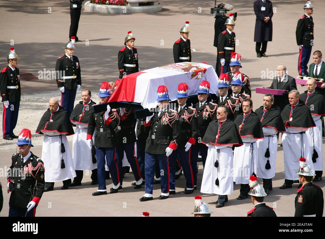 The funeral procession leaves the Grimaldi Palace after having paid ...