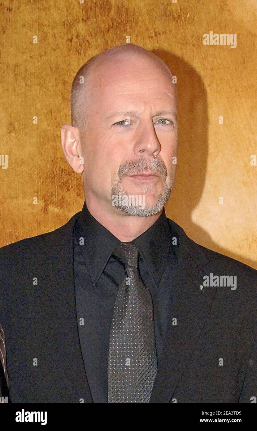 Cast member US actor Bruce Willis attends the premiere of 'Hostage ...