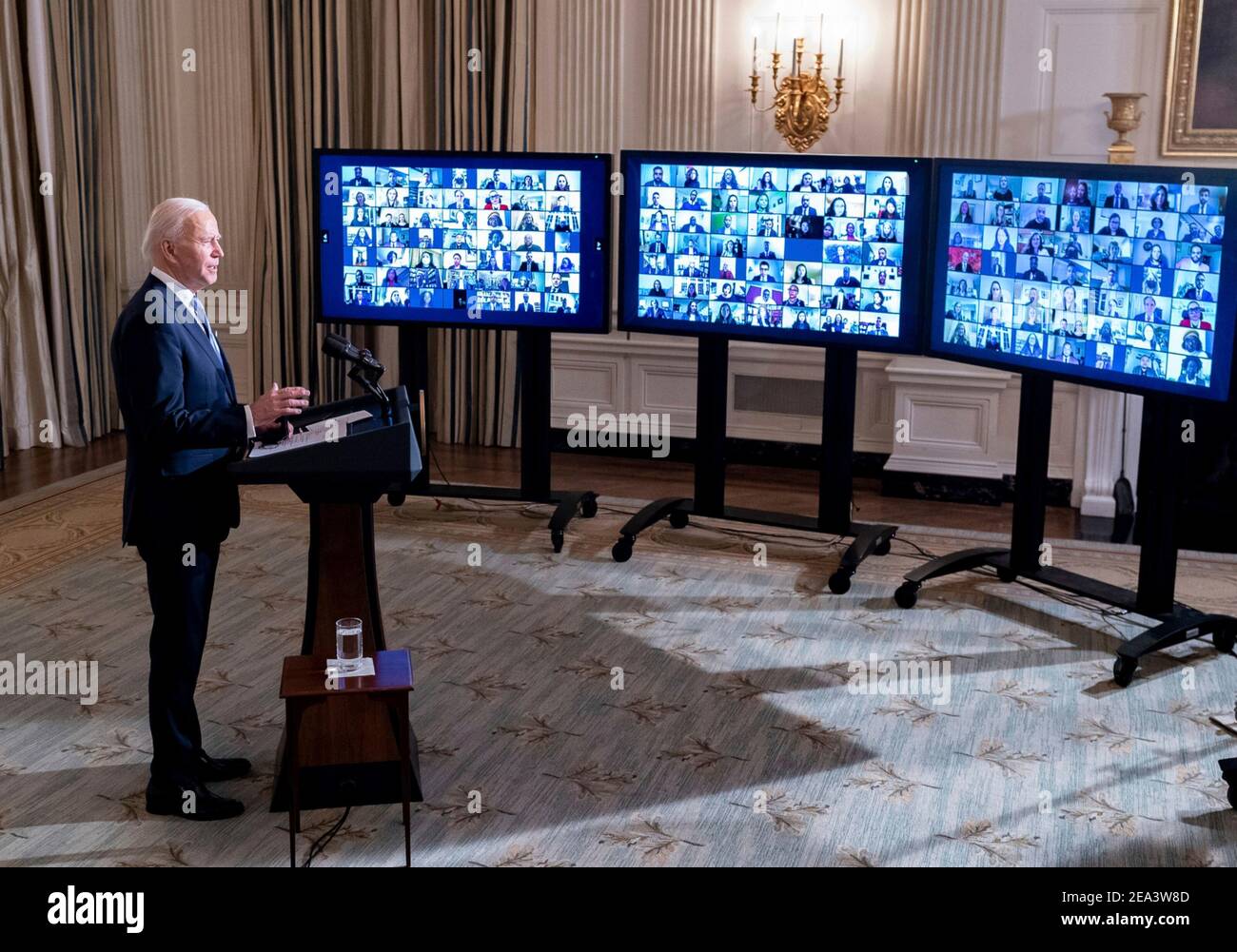 Virtual swearing in ceremony hi-res stock photography and images - Alamy