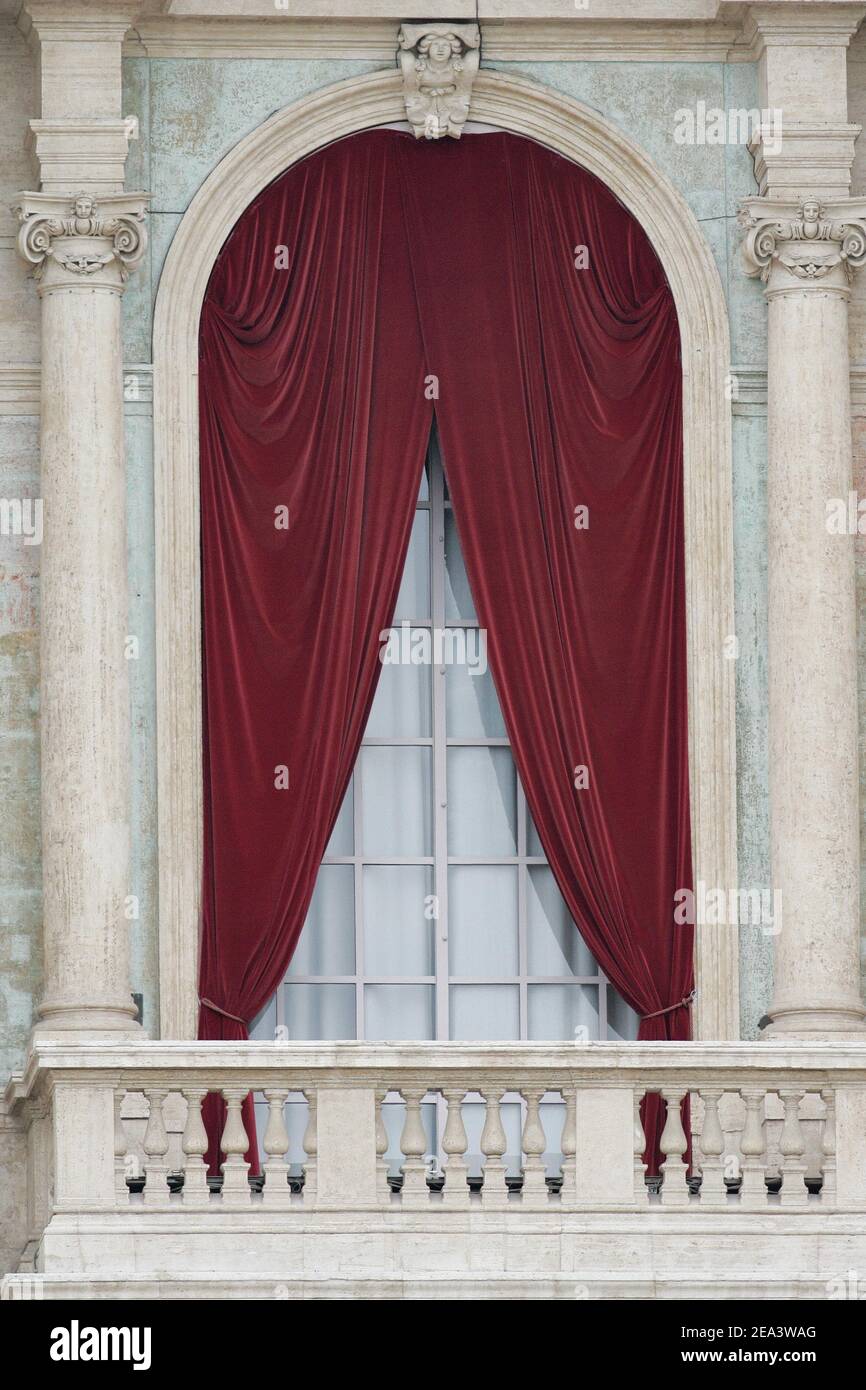 Secret conclave hi-res stock photography and images - Alamy