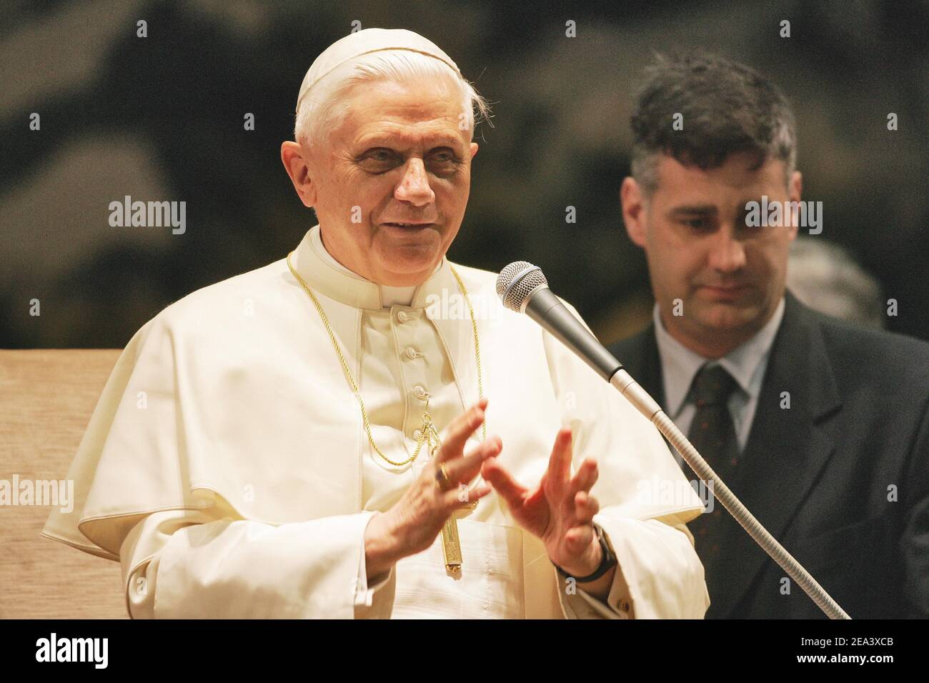 Papal transition hi-res stock photography and images - Alamy