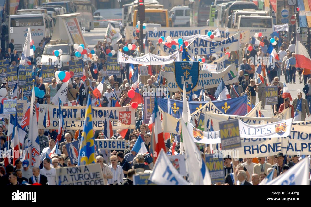 Thousands of supporters march rue de Rivoli on the way to the Opera ...