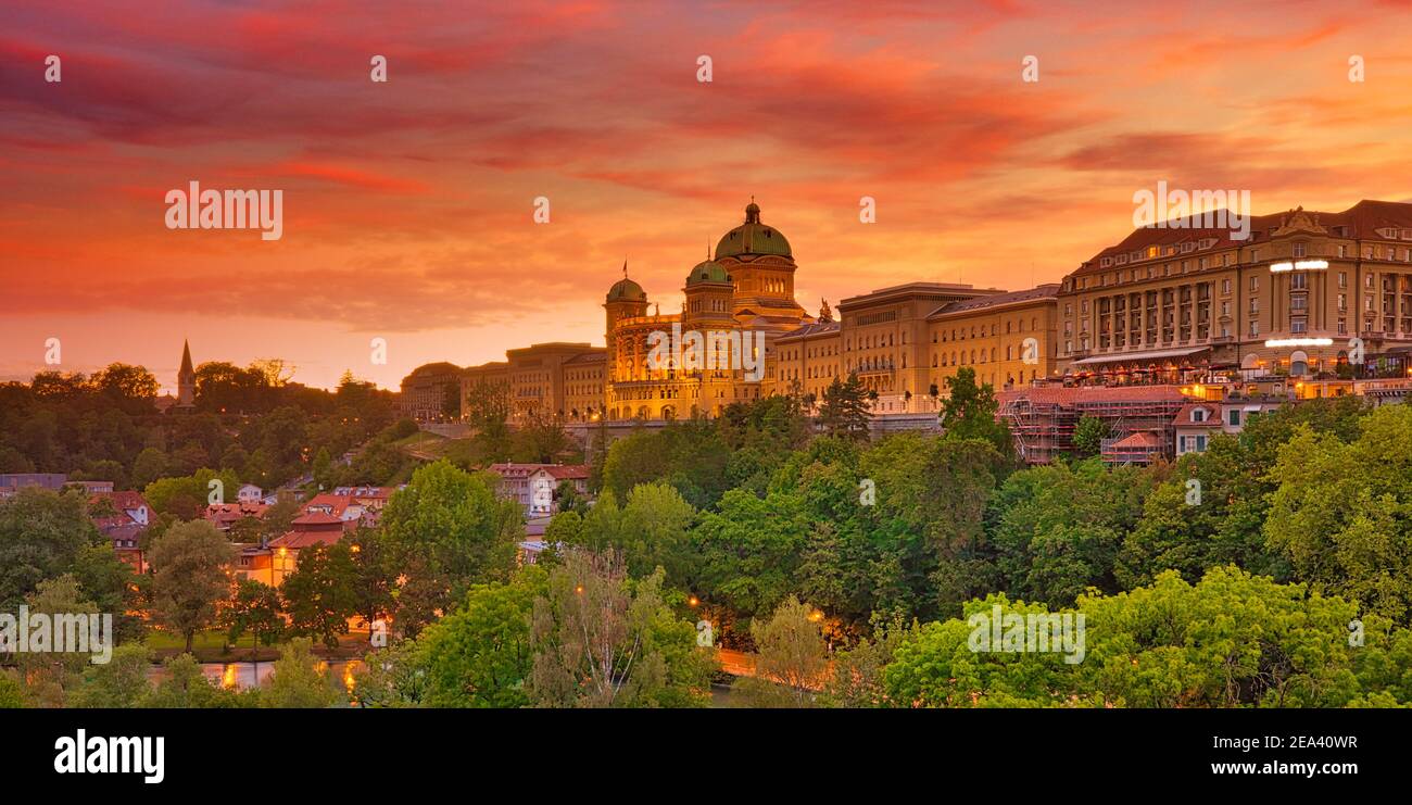 Panorama dramatic red sunset sky and Federal Palace in Bern ...