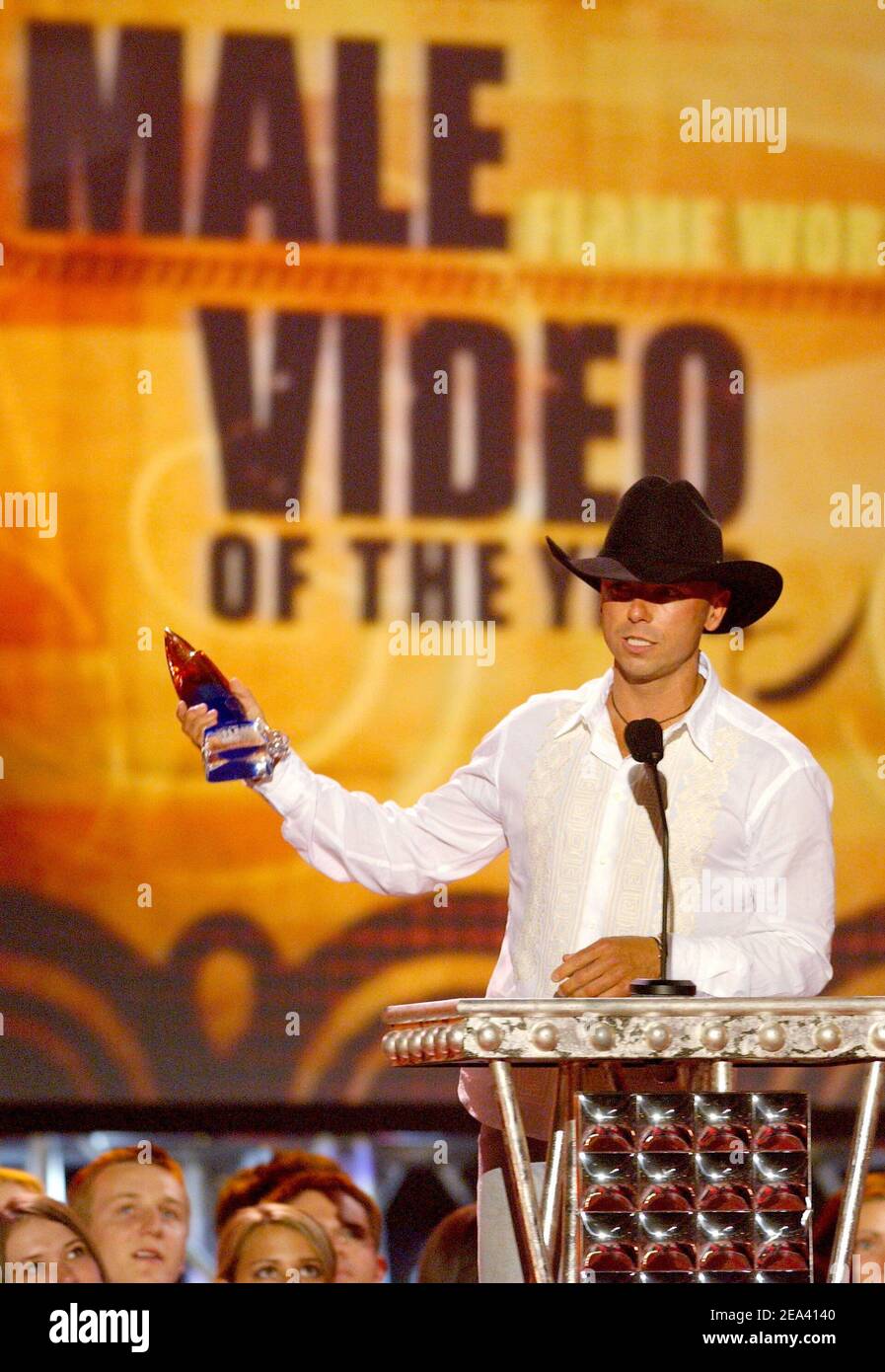 Renee Zellweger's new husband, Kenny Chesney accepts his Flame Worthy ...