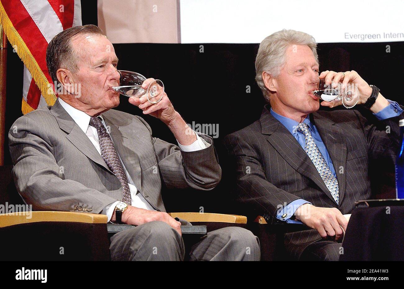 Former President George H.W. Bush and former President Bill Clinton ...