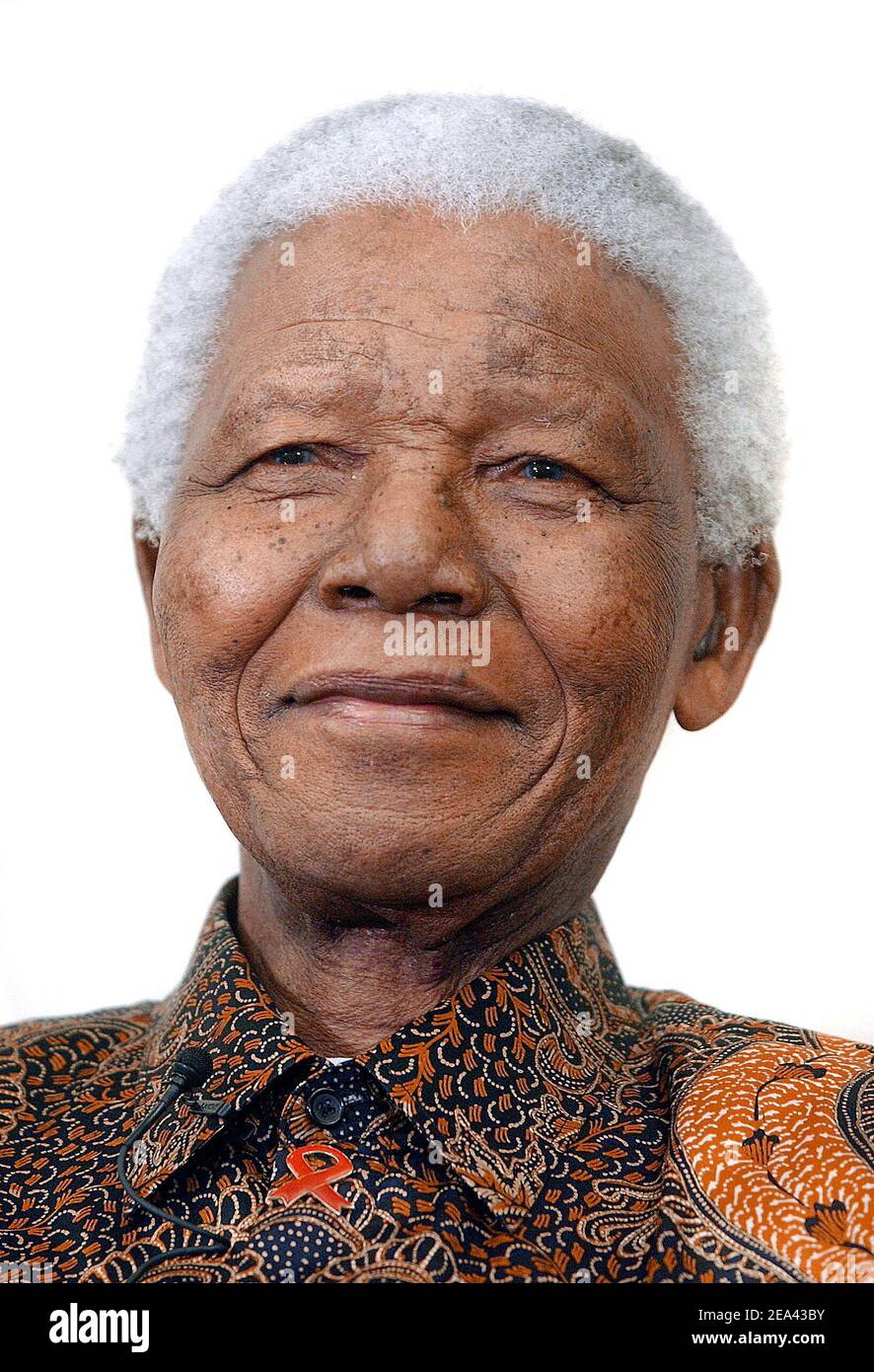 Nelson mandela nobel peace prize hi-res stock photography and images ...