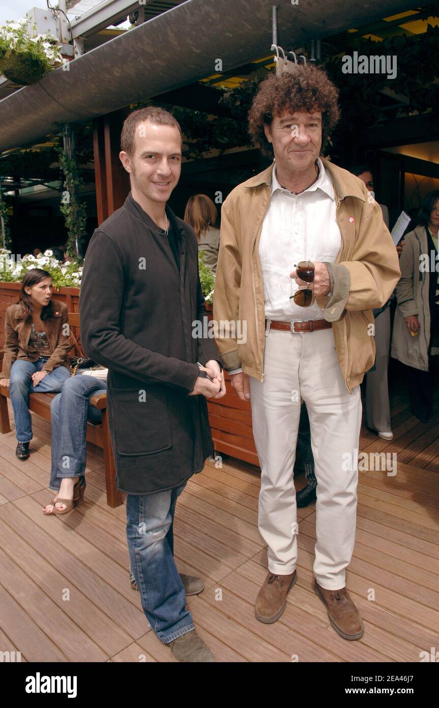 (l to r) French singer Calogero and Canadian singer Robert Charlebois ...