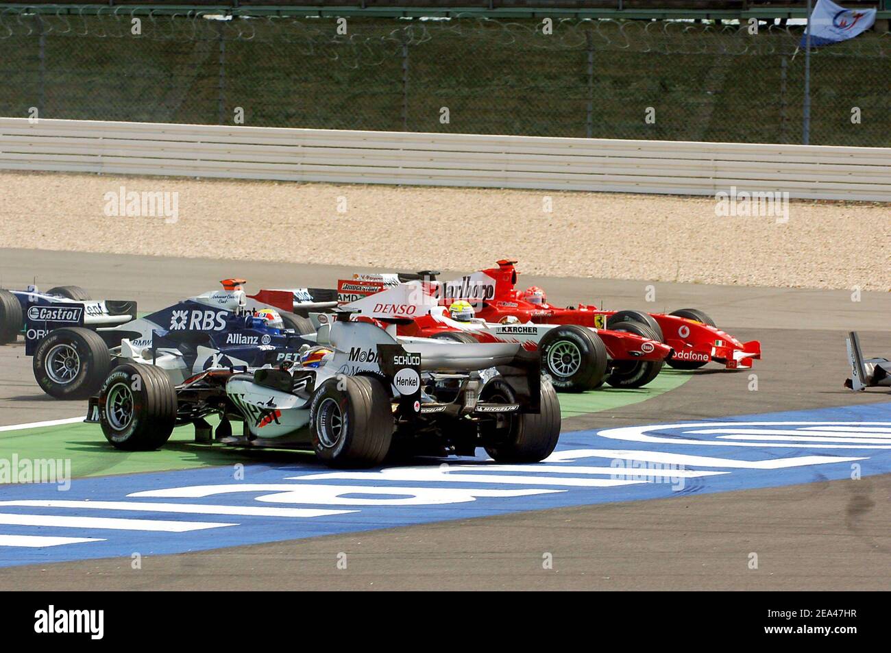 Australian Formula One driver Mark Webber of BMW-Williams, German Ralf ...
