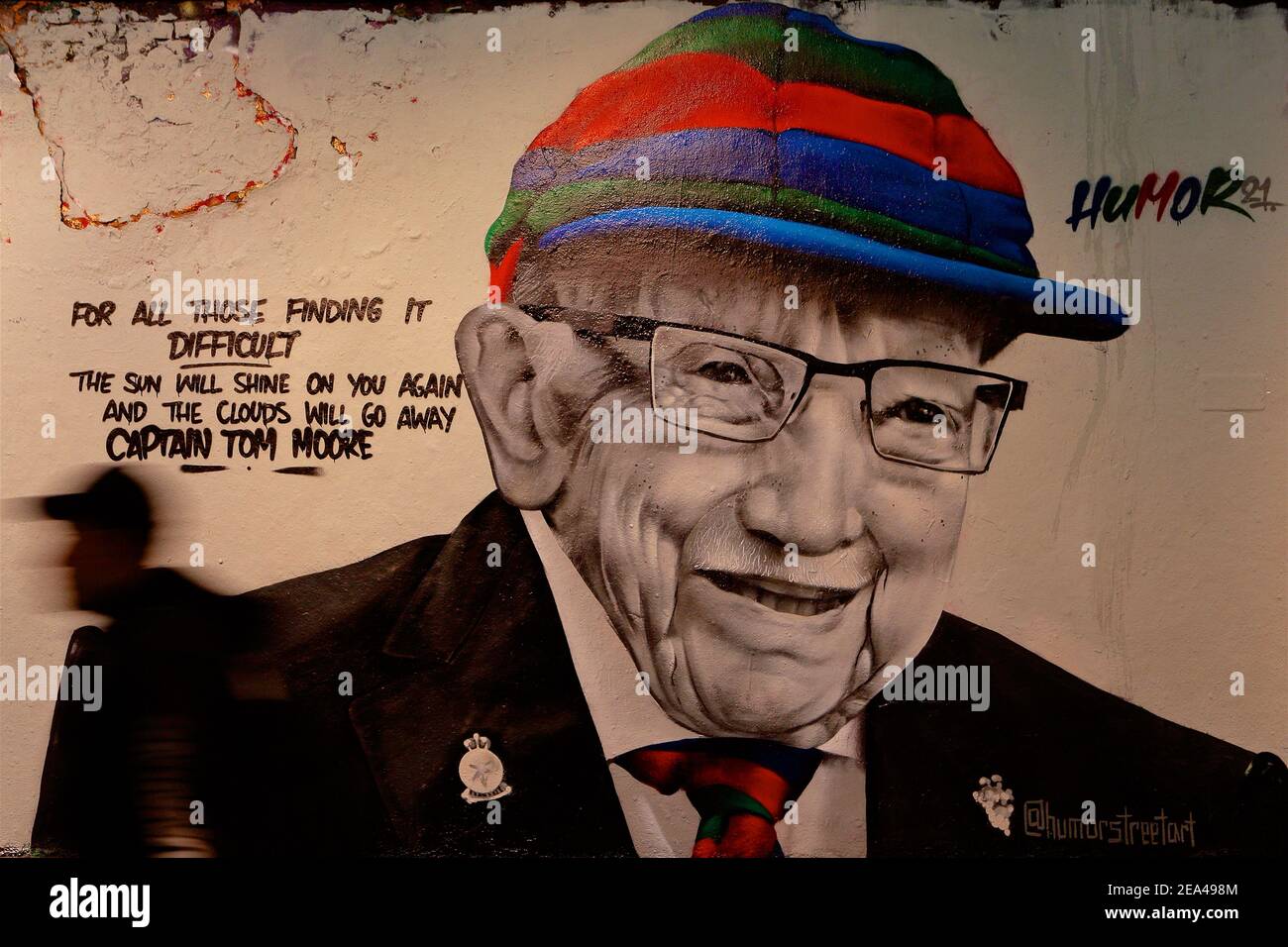 London (UK): Mural of Captain Sir Tom Moore on a wall in central London ...