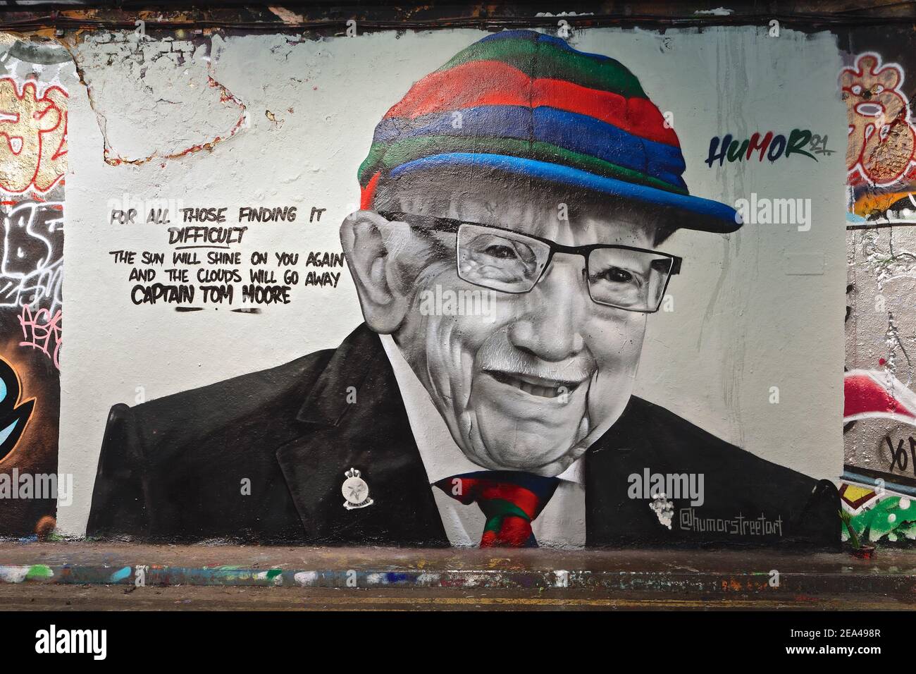 London (UK): Mural of Captain Sir Tom Moore on a wall in central London ...